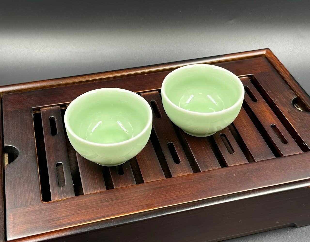 Набор из двух пиал в стиле селадона из Лунцюань, зелёный фарфор, 50мл.