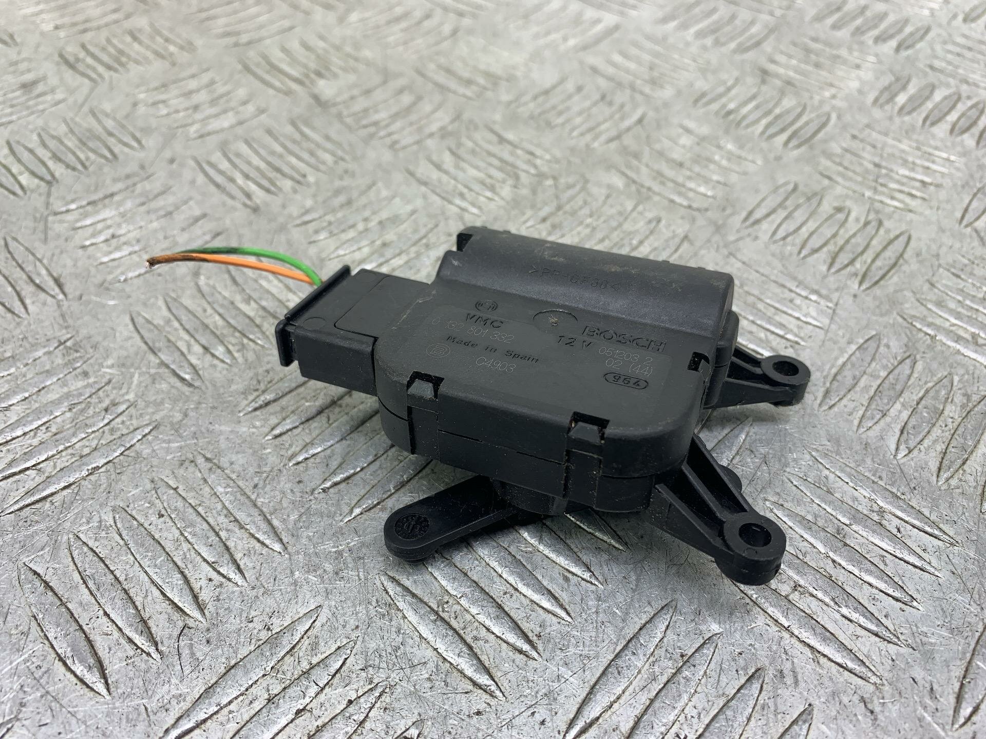 Моторчик заслонки печки Mercedes-Benz Vito W639 (2003 - 2010) 0132801332