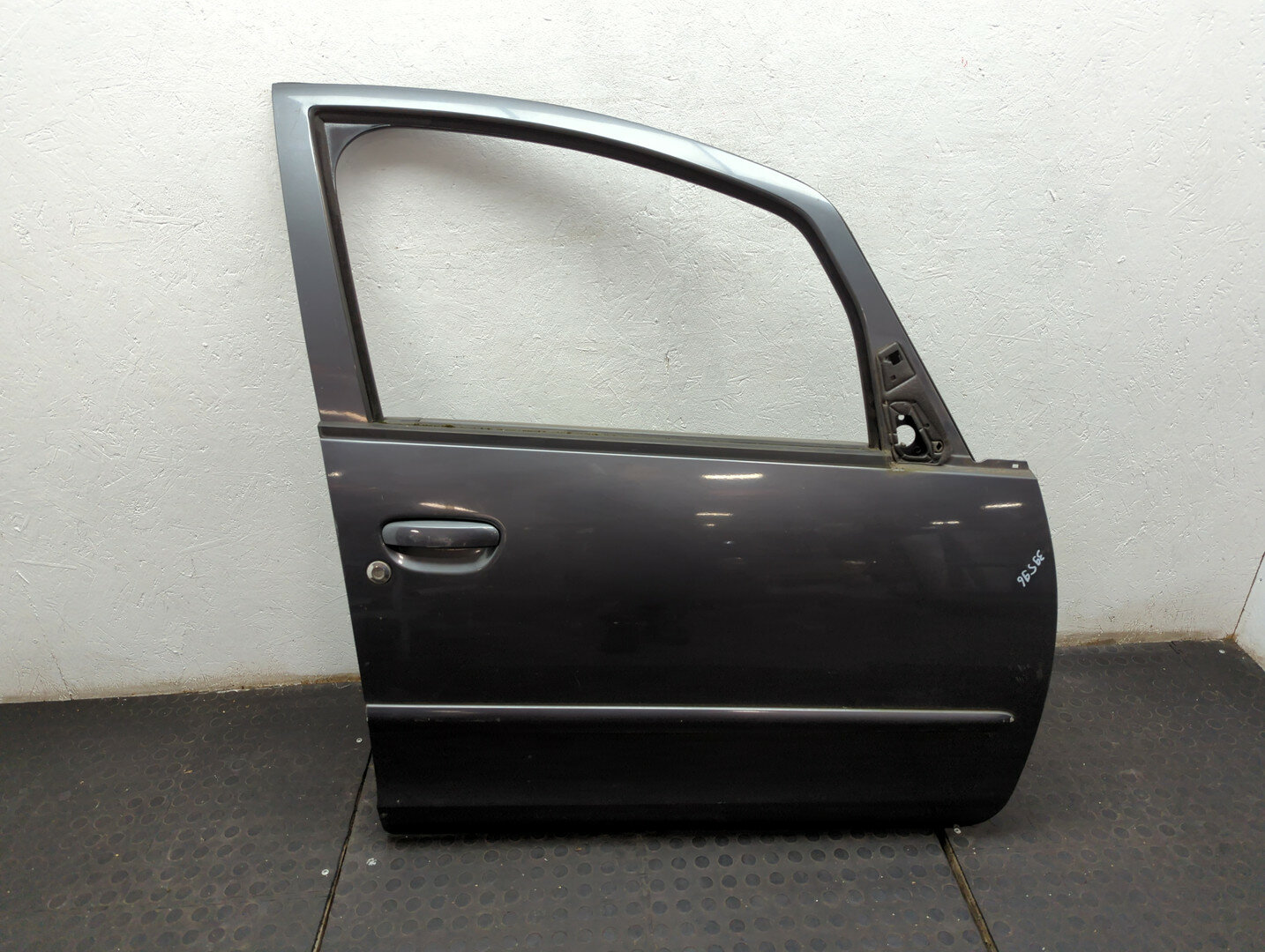 Дверь боковая (легковая) правая передняя Mitsubishi Colt Б/У
