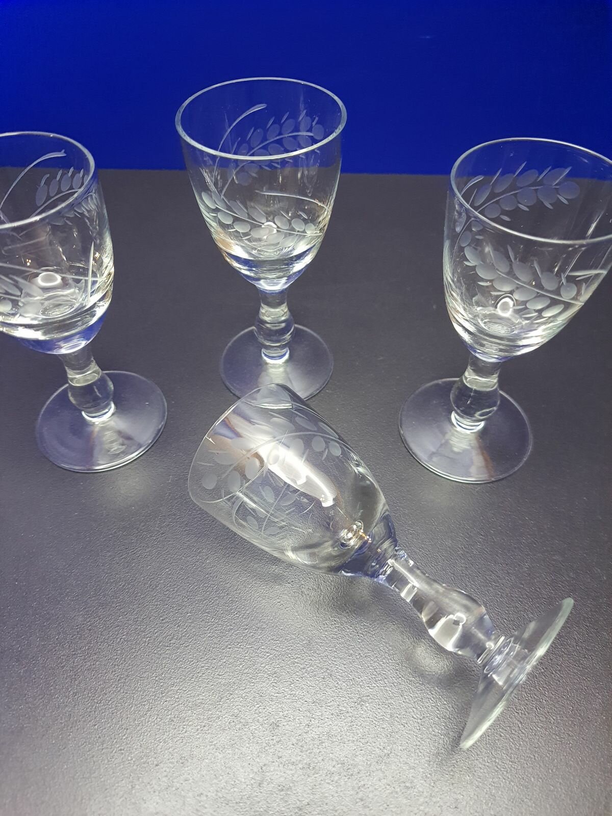 Набор из 4х рюмок "Колоски" на фигурной ножке, стекло, резьба, винтаж СССР, 70е