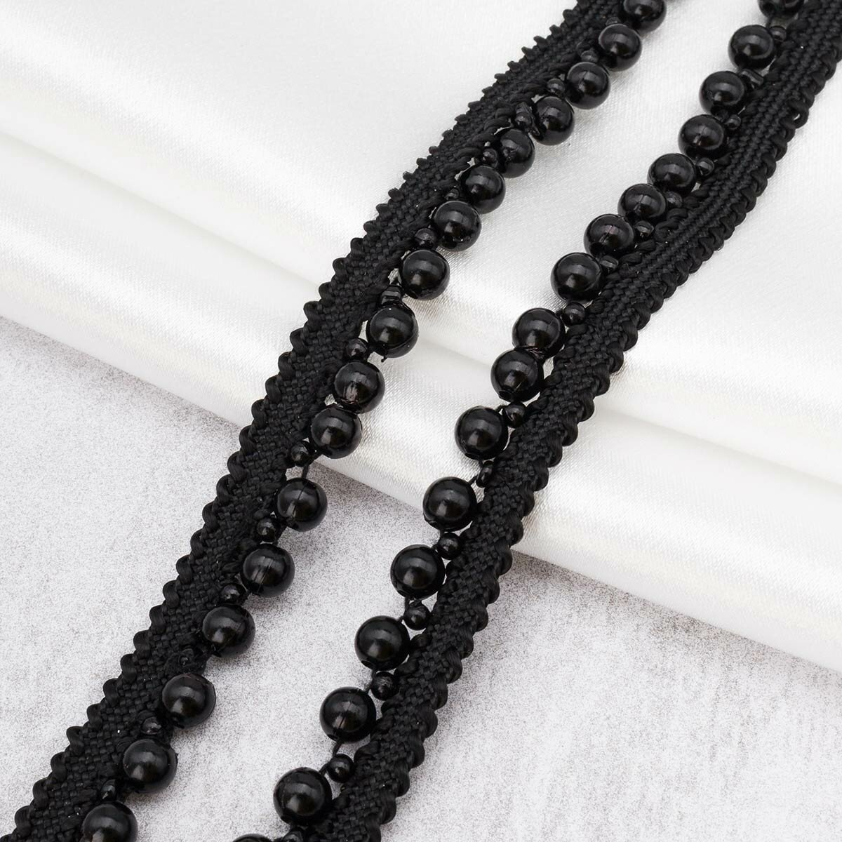 Кант декоративный на сетке с бусинами для шитья и рукоделия, 1.4 см * 9.14 м, цвет черный