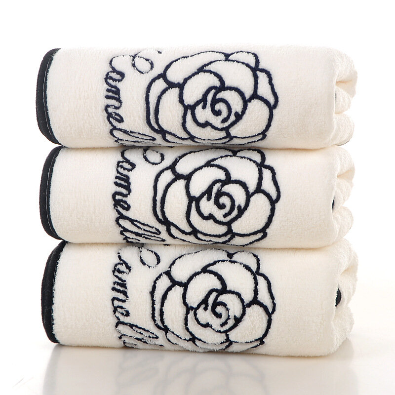 Коралловый бархат камелия полотенце набор из трех частей утолщен, мягкий и не выпадает Камелия кремово-белого