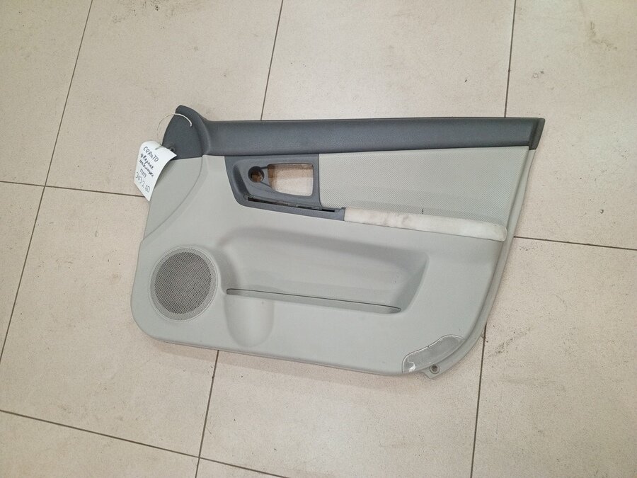 Обшивка двери передней правой от Kia Cerato 2004-2008