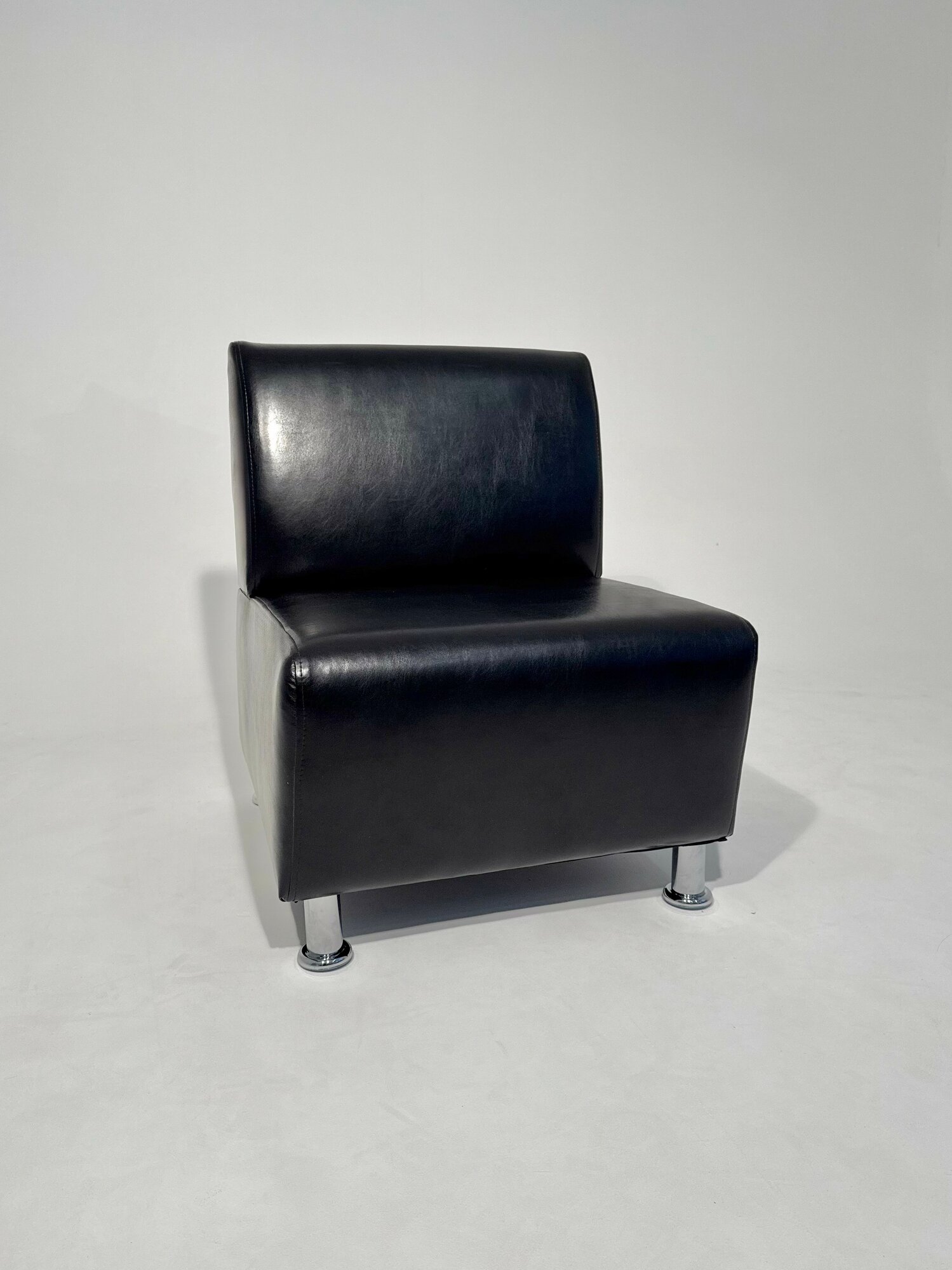 Кресло офисное Вегас, механизм Нераскладной, 60х67х77 см, черное глянцевое