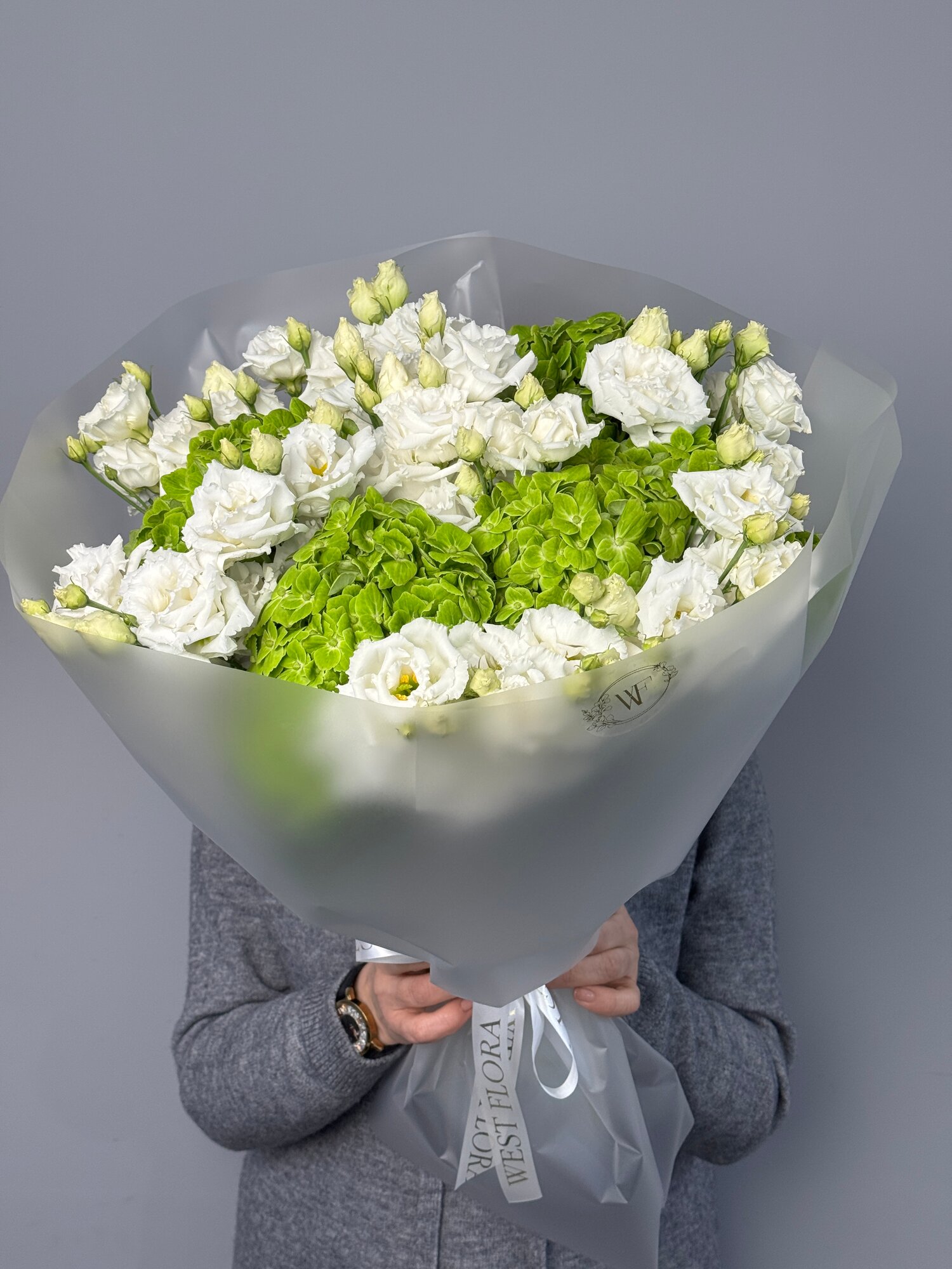 WEST FLORA Снежный сад: букет из зеленых гортензий и эустом – купить с доставкой