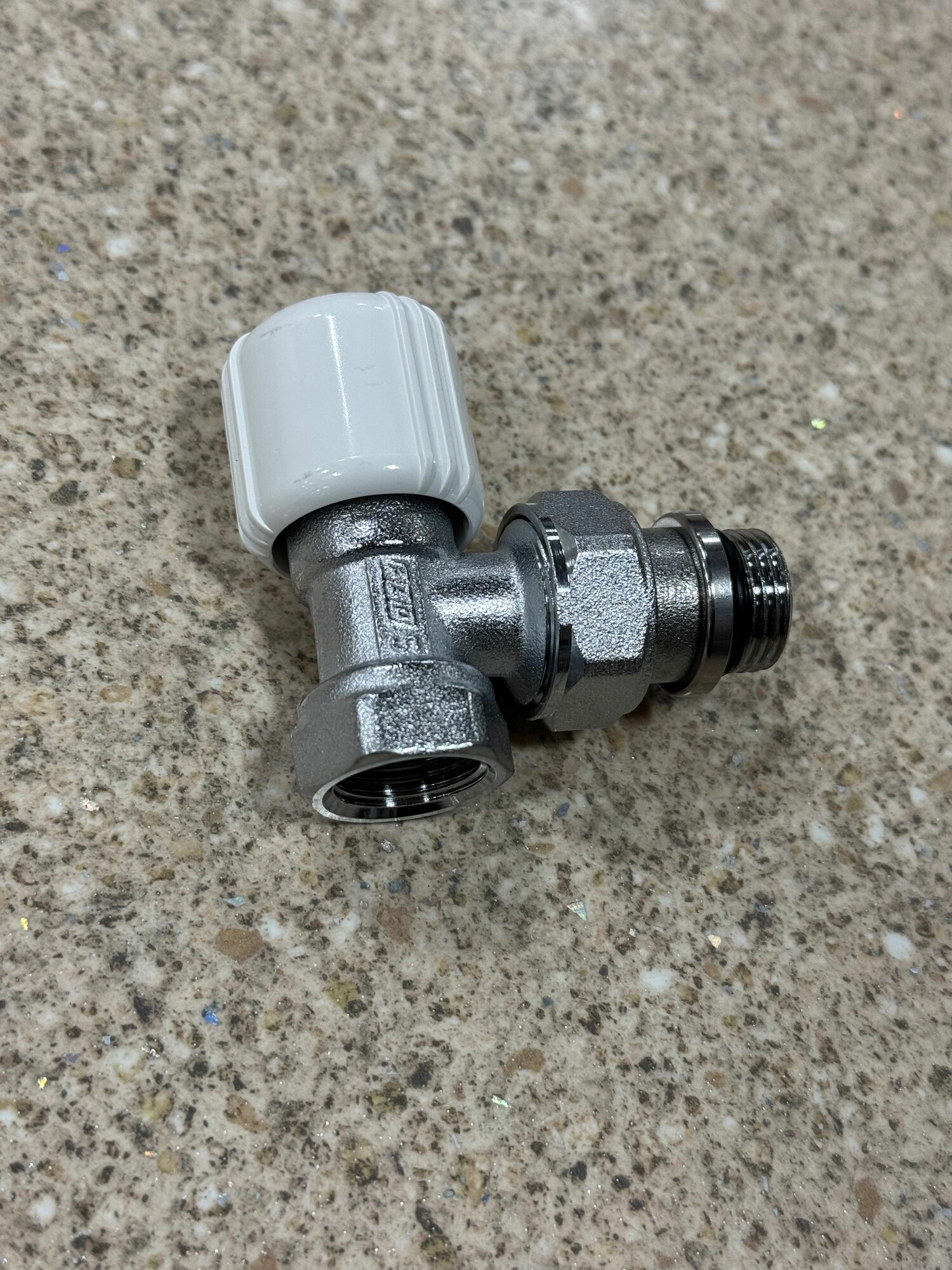 Вентиль 1/2" FAR регулирующий угловой