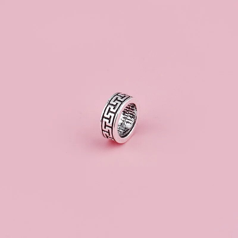 Серебряная бусина S925 с красной нитью