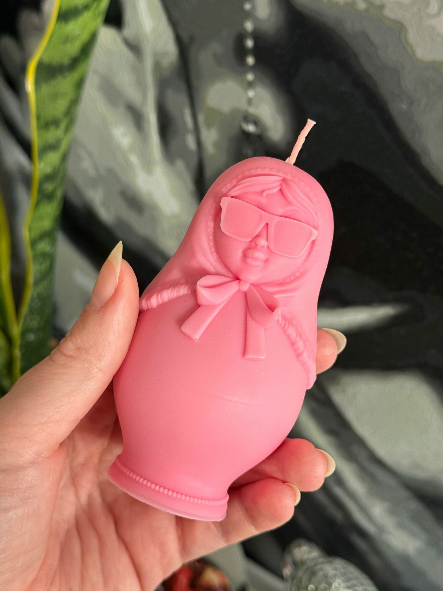 Свеча матрешка С характером макси розовая, пчелиный воск