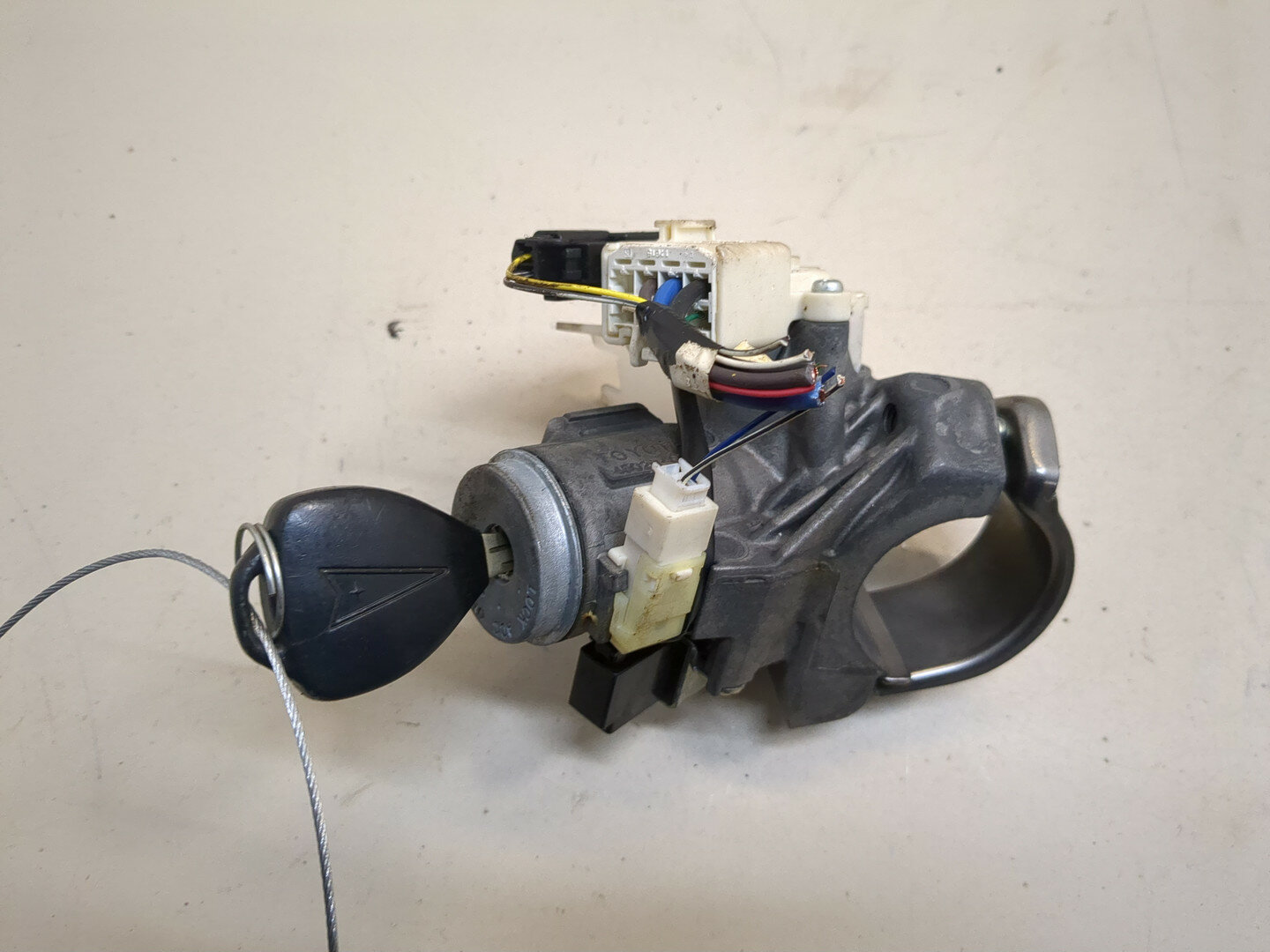 Замок зажигания Pontiac Vibe 2 Б/У