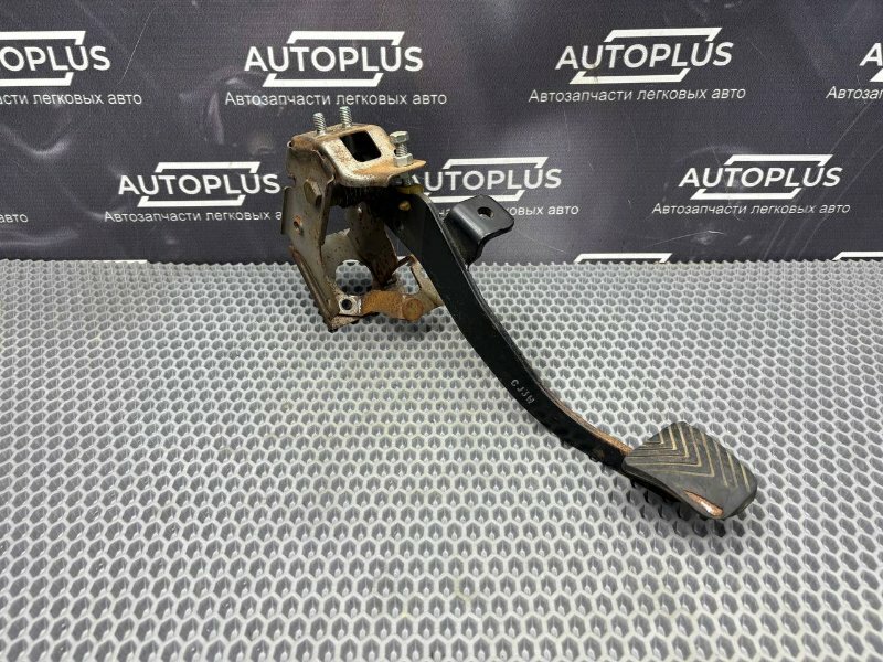 Педаль сцепления