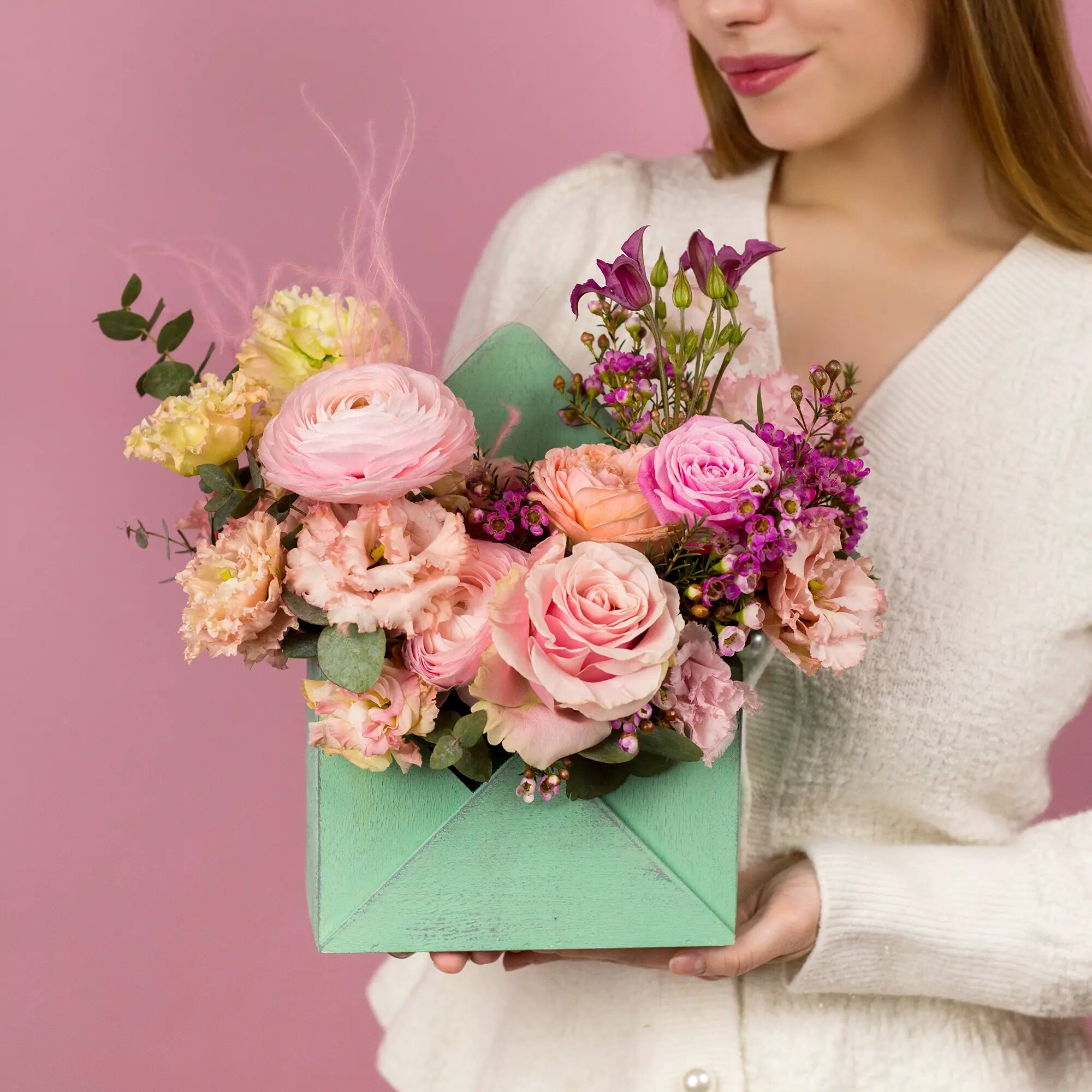 Композиция из роз, эустом и ранункулюсов №2349