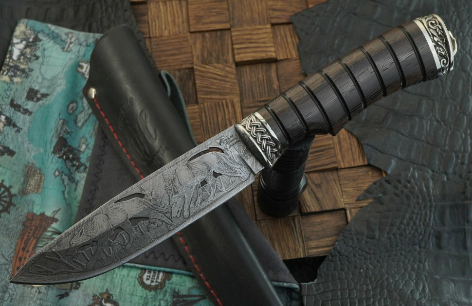 Окские Ножи нож Рысь, клинок дамаск, сквозная гравировка, рукоять стабилизированное дерево