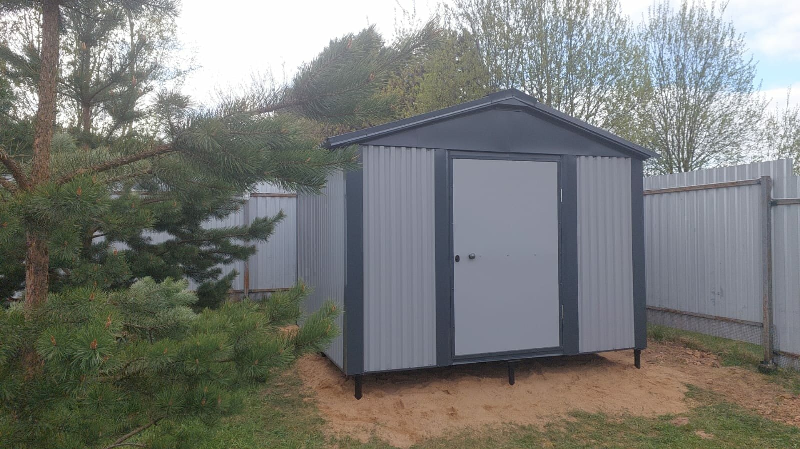 Хозблок со сборкой Эконом ширина 3,07м глубина 2,85м дверь 120см с полом под ключ.