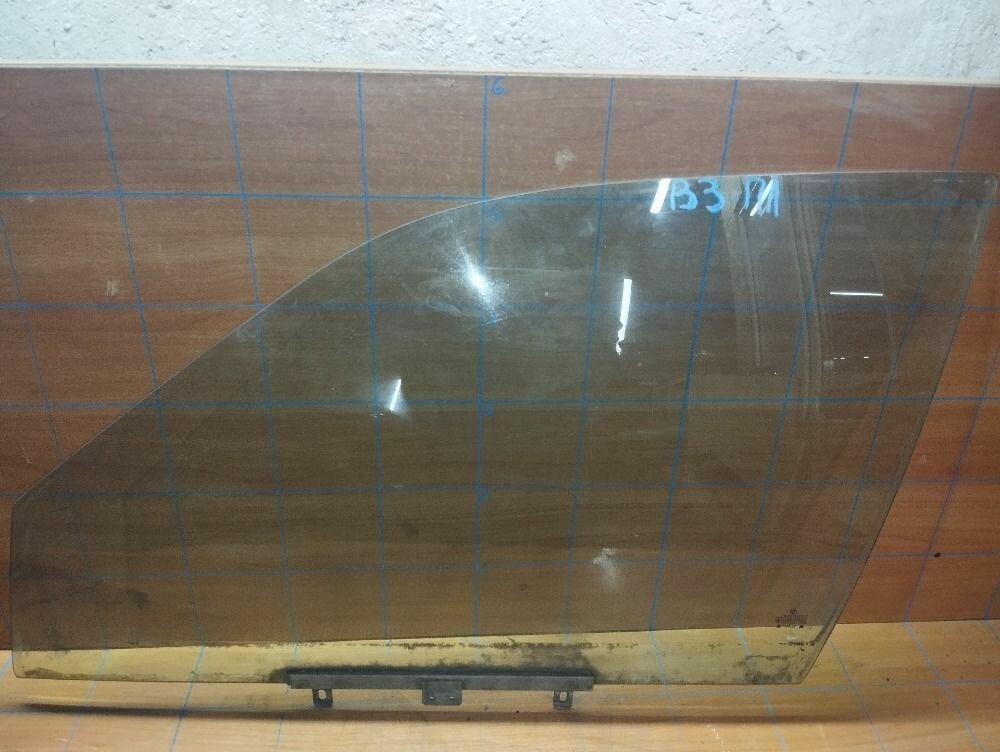 Стекло переднее левое Фольксваген Пассат Б3 1,8 Б/У с пробегом