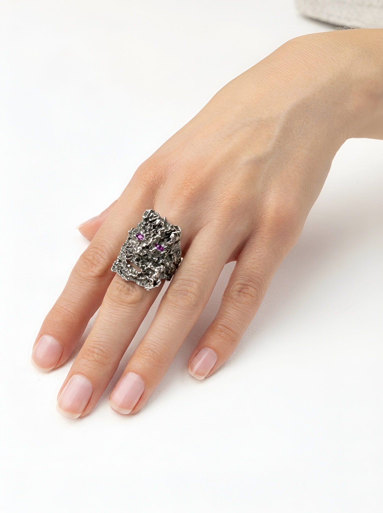 Перстень, серебро, 925 проба, оксидирование, рубеллит синтетический