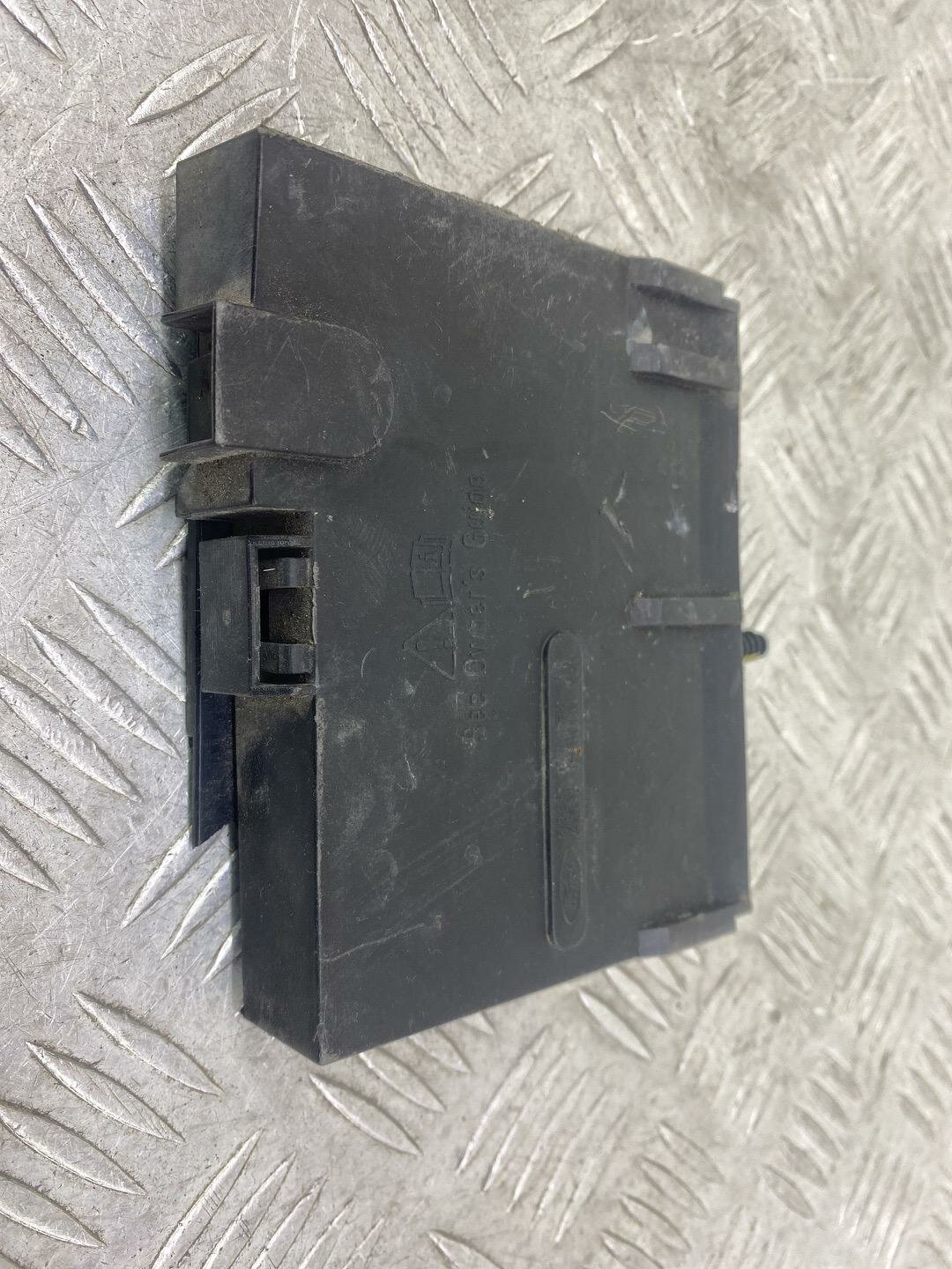 Блок предохранителей Ford Fiesta 5 2003 2S6T34H076AA