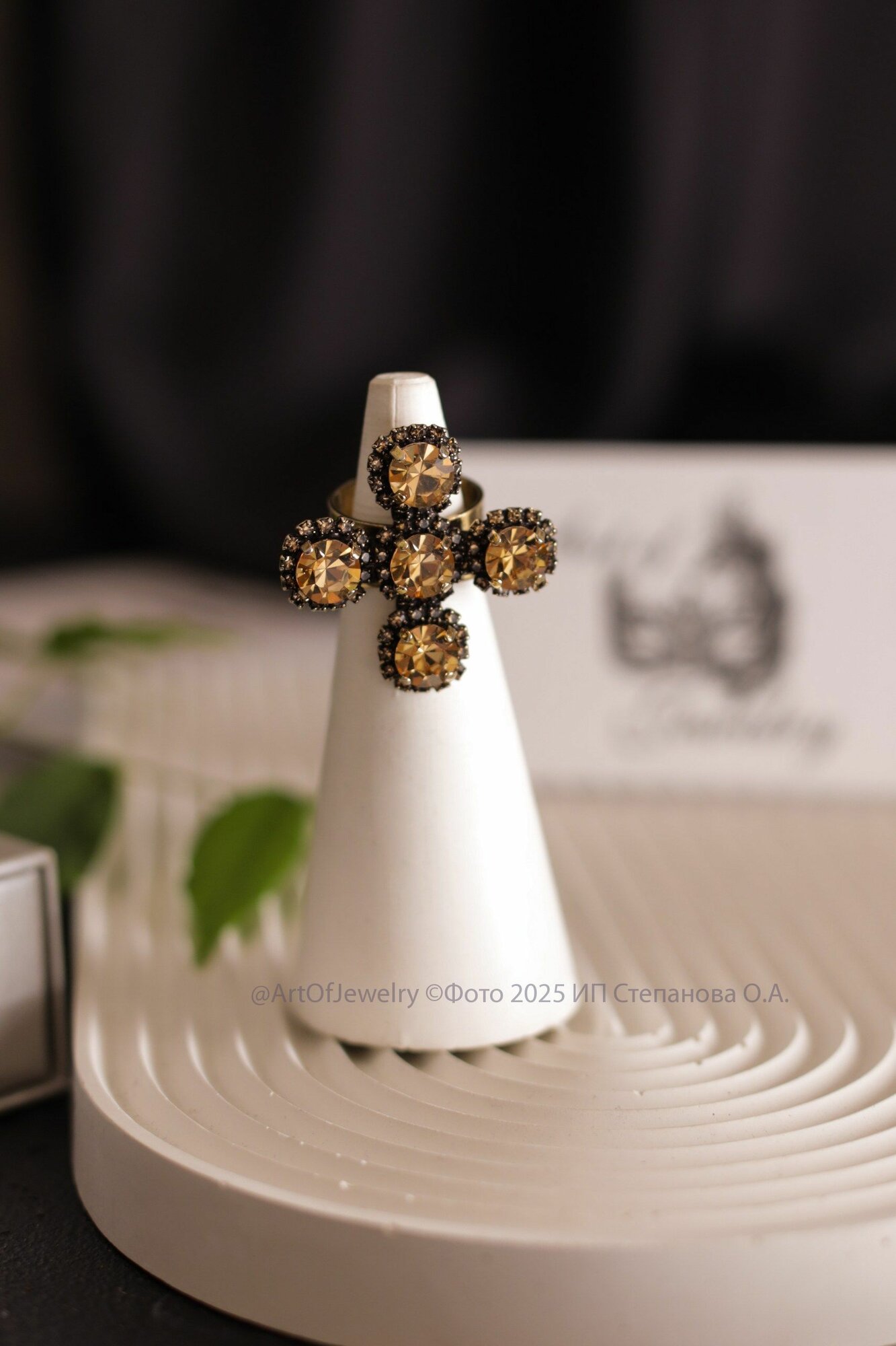 Кольцо, кристалл