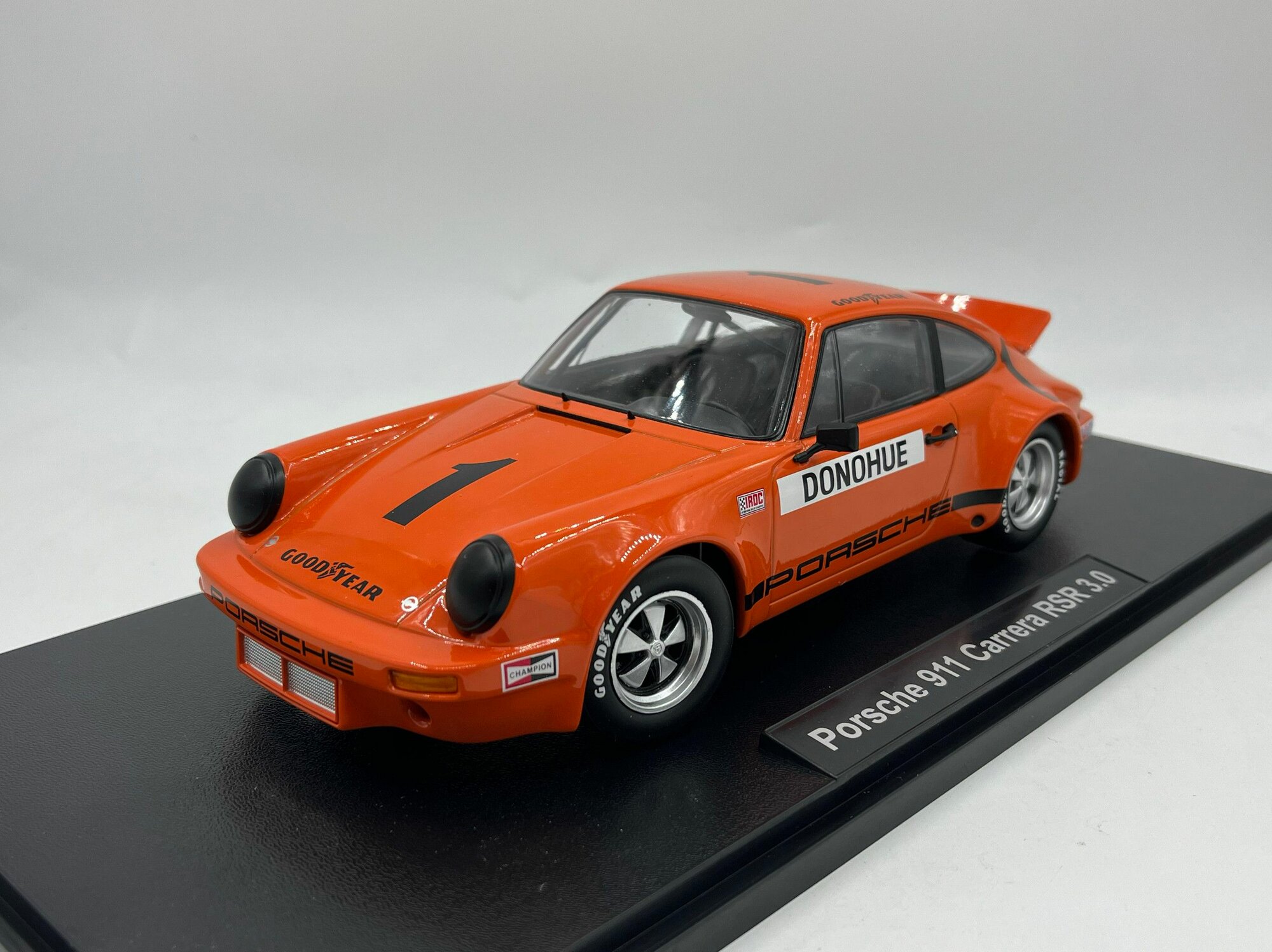 Модель автомобиля Porsche 911 Carrera RSR 3.0 в масштабе 1:18 от KK Scale