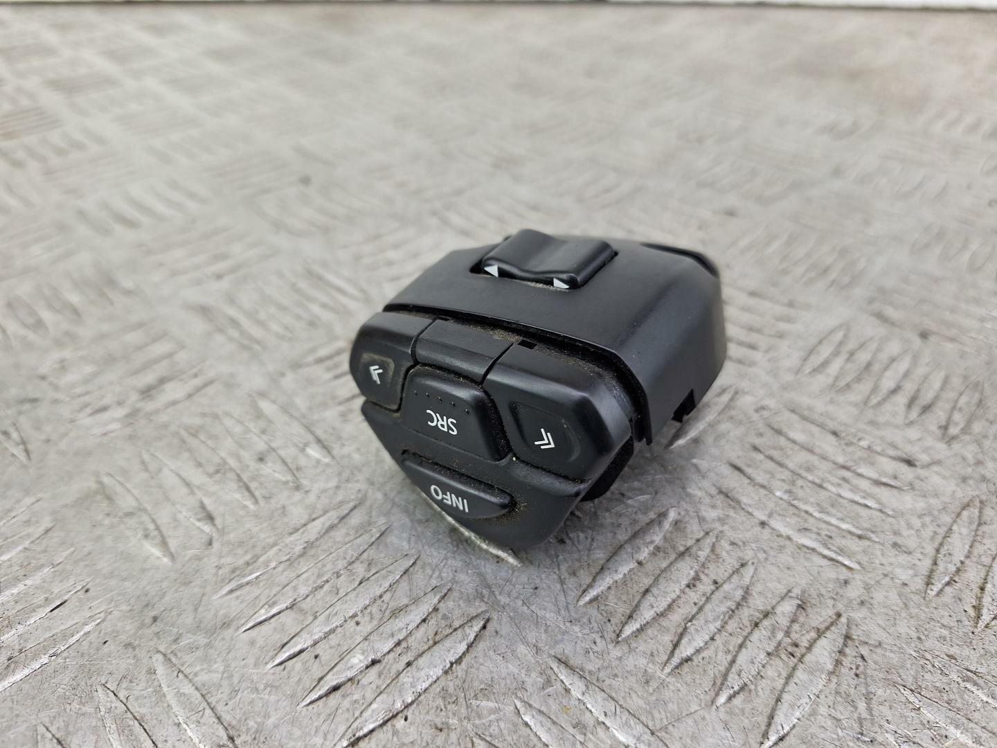 Кнопки управления на руле Nissan Almera Tino V10 рест. 2004 25552BN800