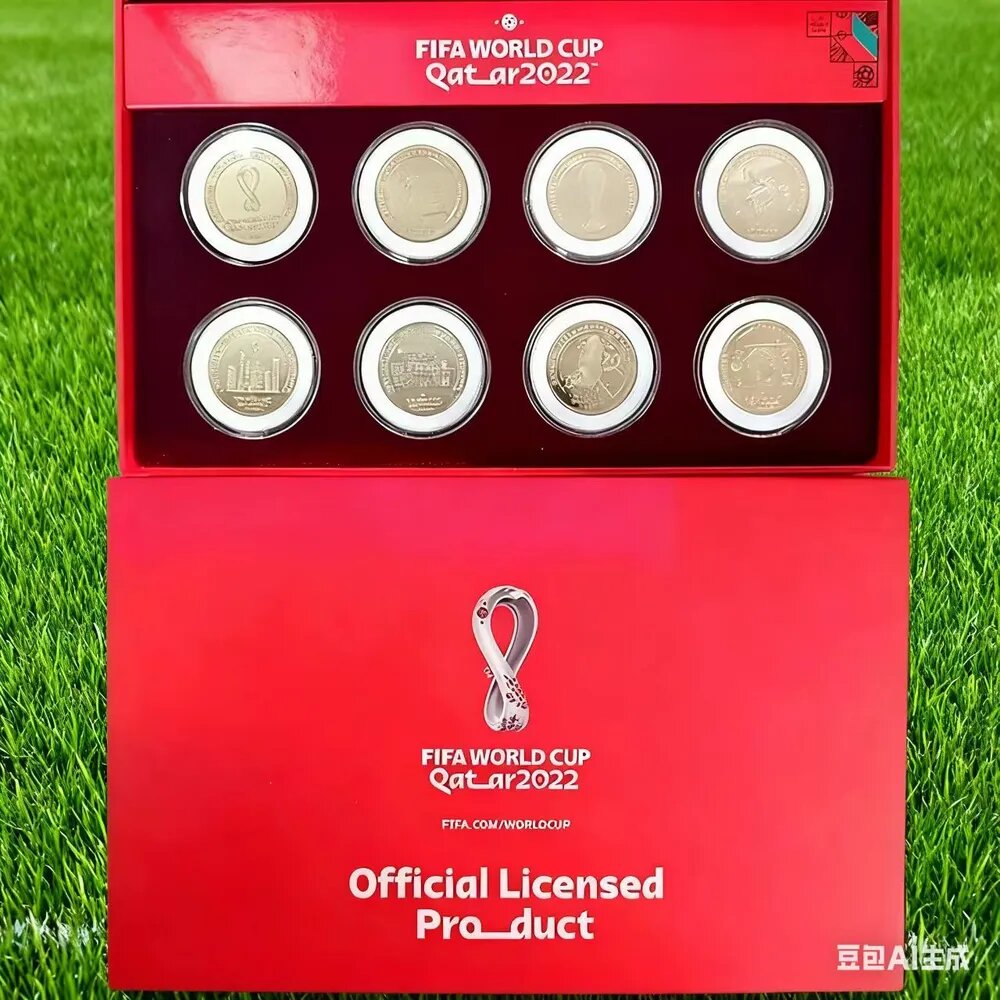 Набор монет FIFA World Cup Qatar 2022. Коллекционный набор из 8 золотистых монет