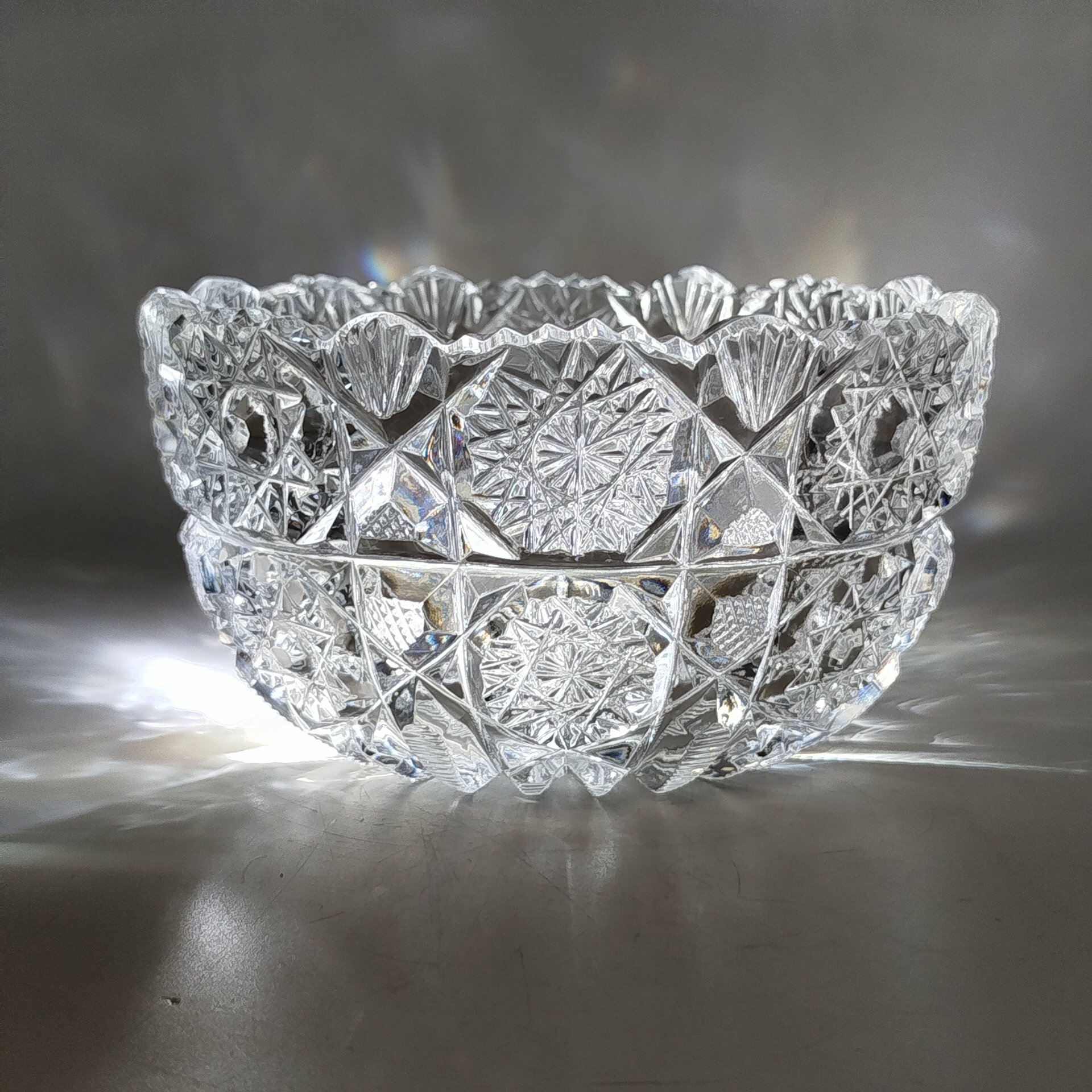 Салатник круглой формы с резным геометрическим декором, хрусталь, пресс, СССР