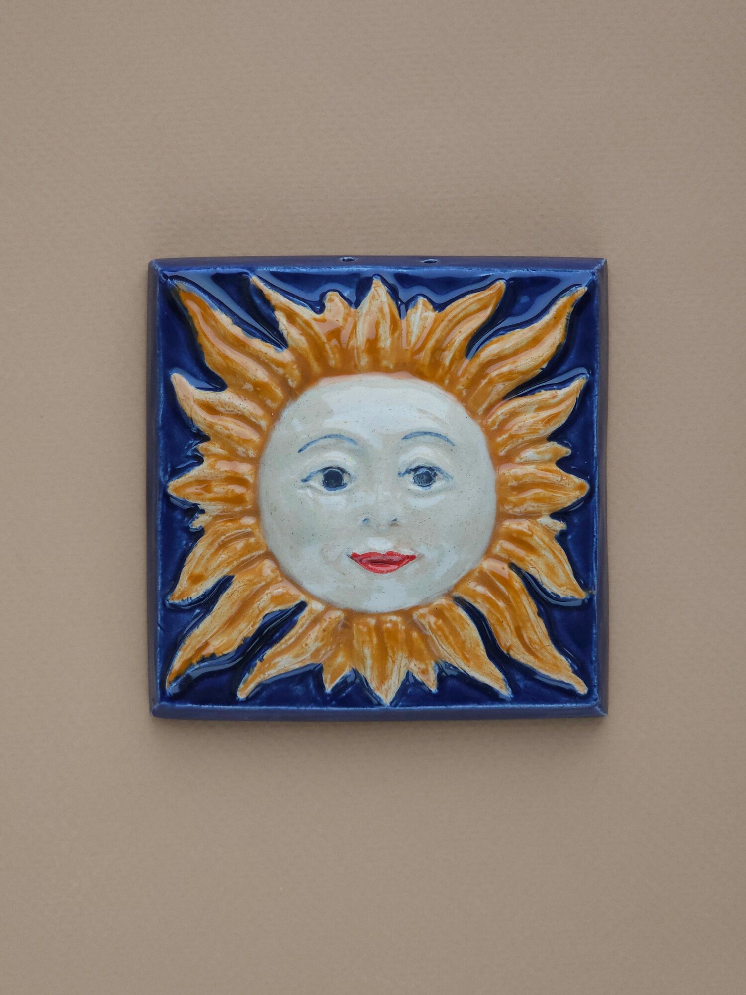 Солнышко. Панно, изразец, настенный декор, плакетка, украшение настенное интерьерное. Ярославская майолика. Керамика ручной работы. Сделано в России.