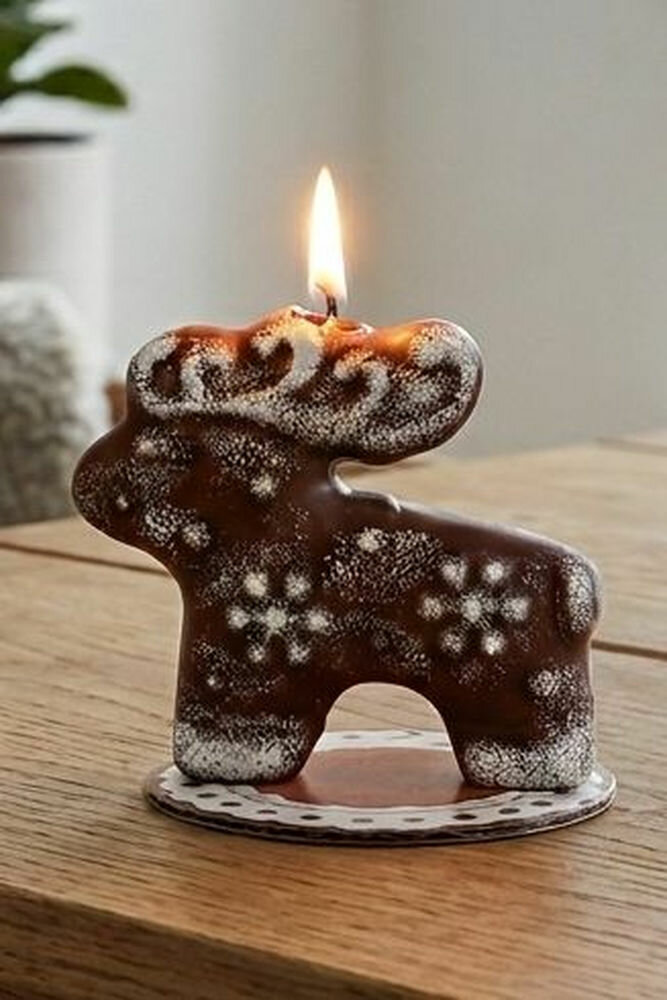 Новогодняя ароматическая свеча шоколадный олень, 8 см, Омский Свечной 3973-свеча