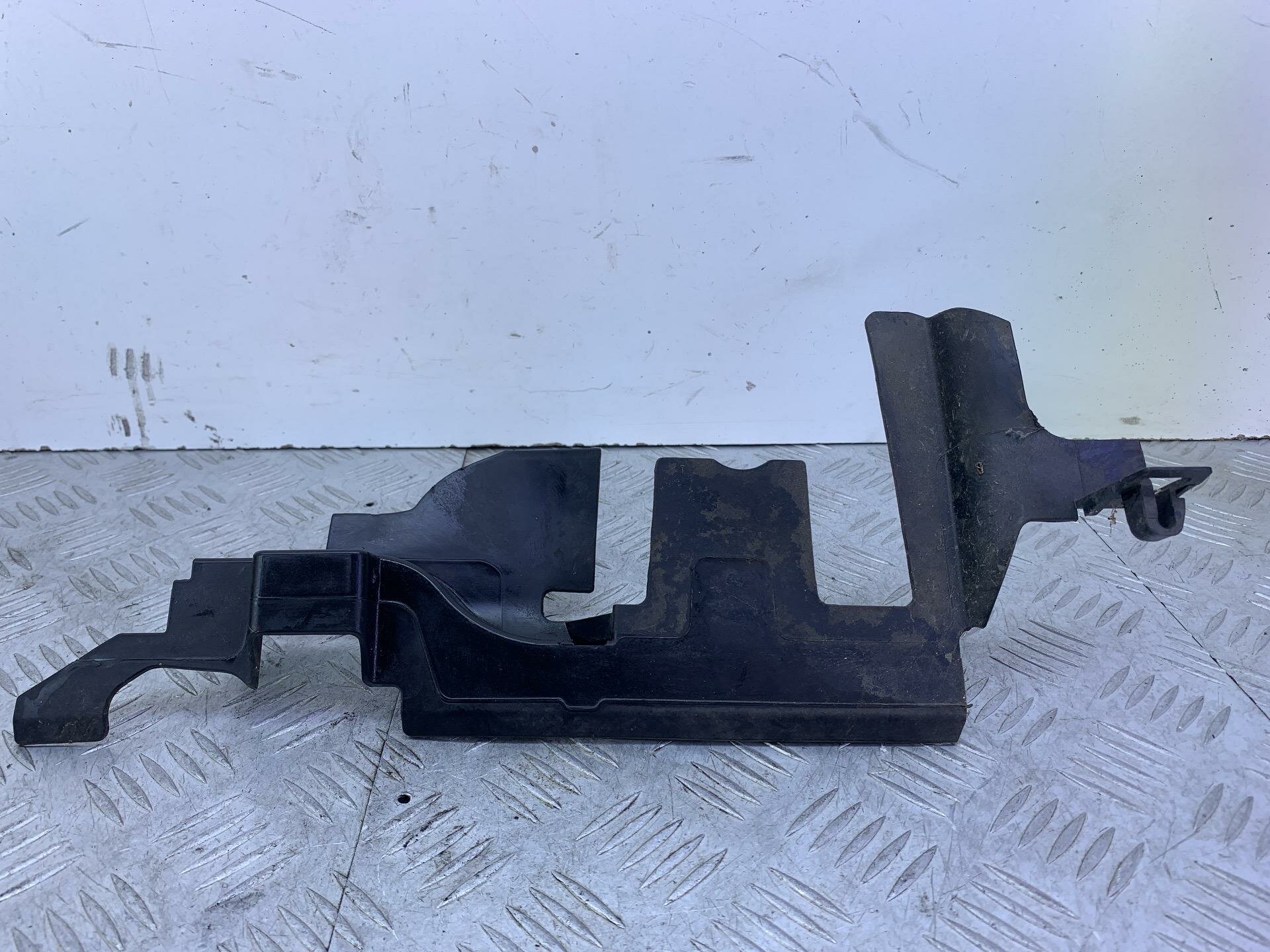 Дефлектор радиатора Volkswagen Golf 5 2005 1K0121284E