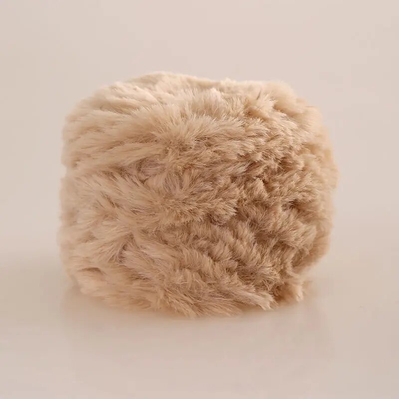 Бежевая меховая пряжа Light Brown 50 гр