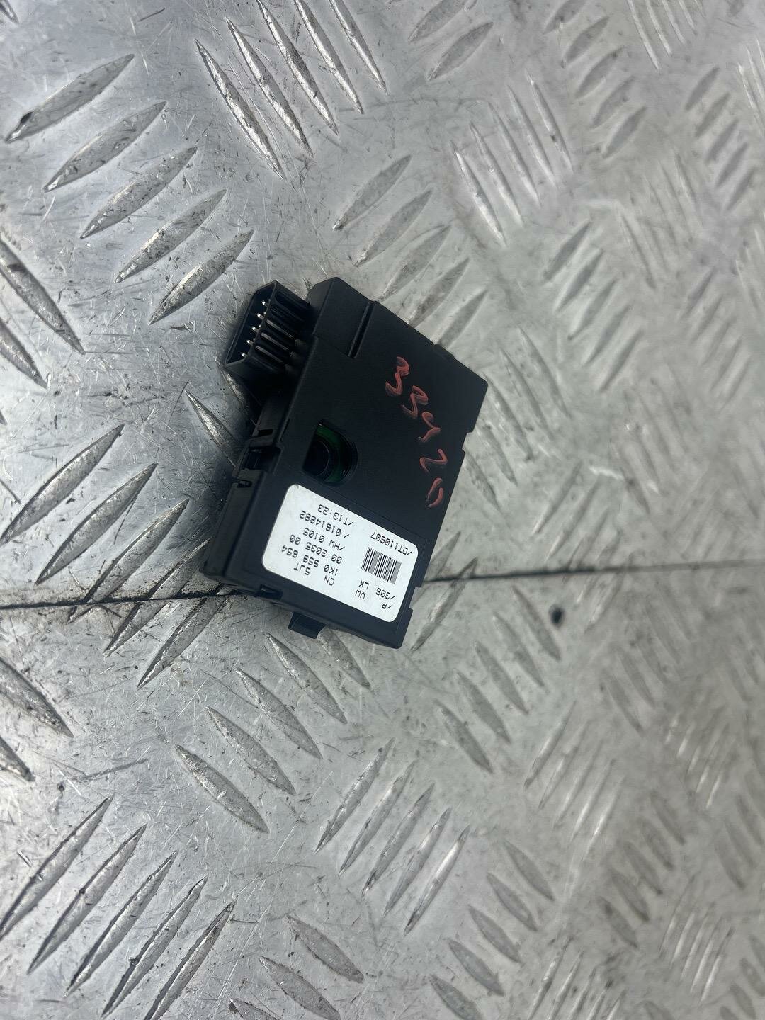 Датчик угла поворота руля Volkswagen Golf 5 2007