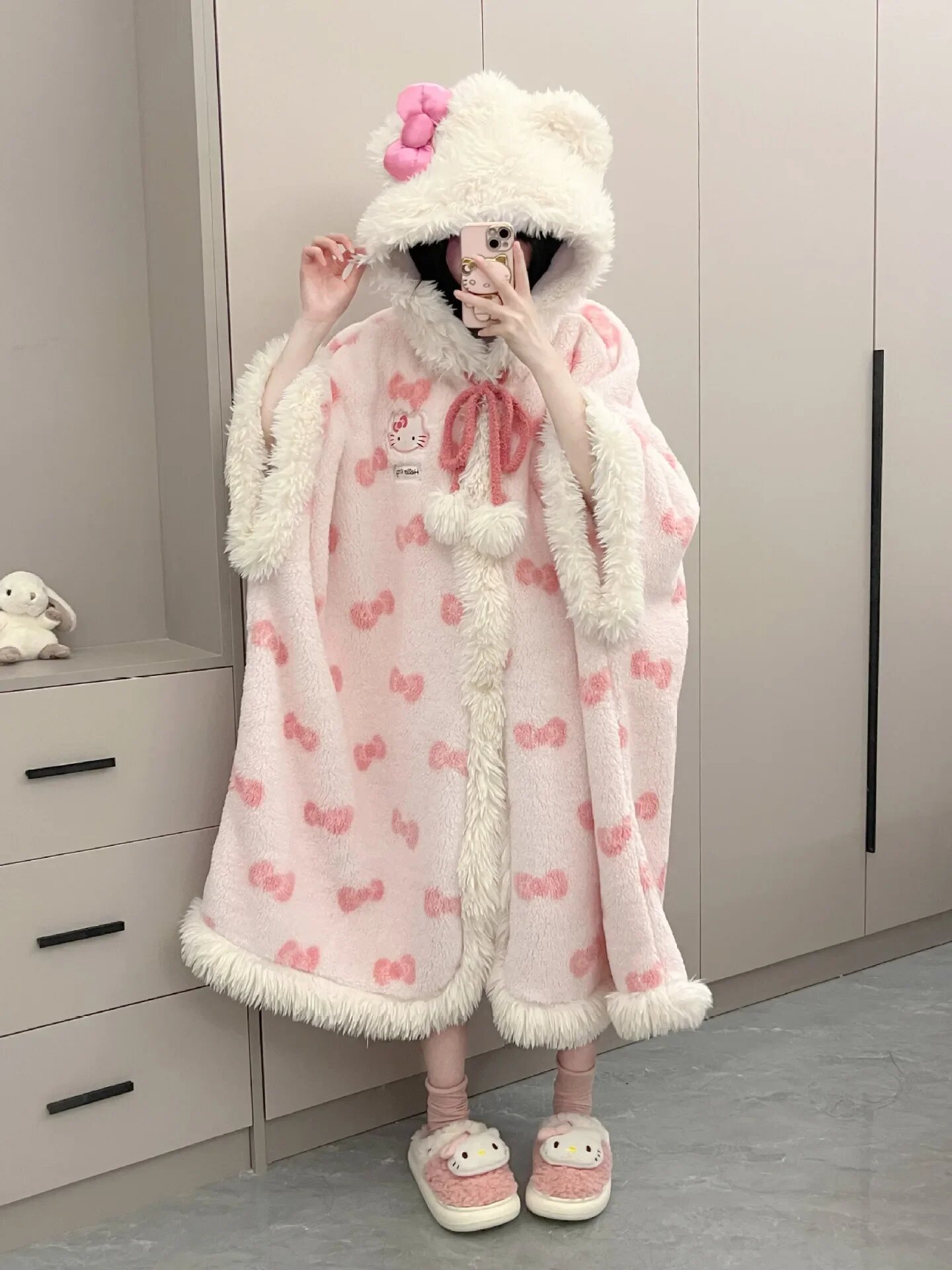 New Sanrio Hello Kitty cartoon girl heart plus velvet thickened pajamas creative kawaii warm home wear hooded cloak bathrobe