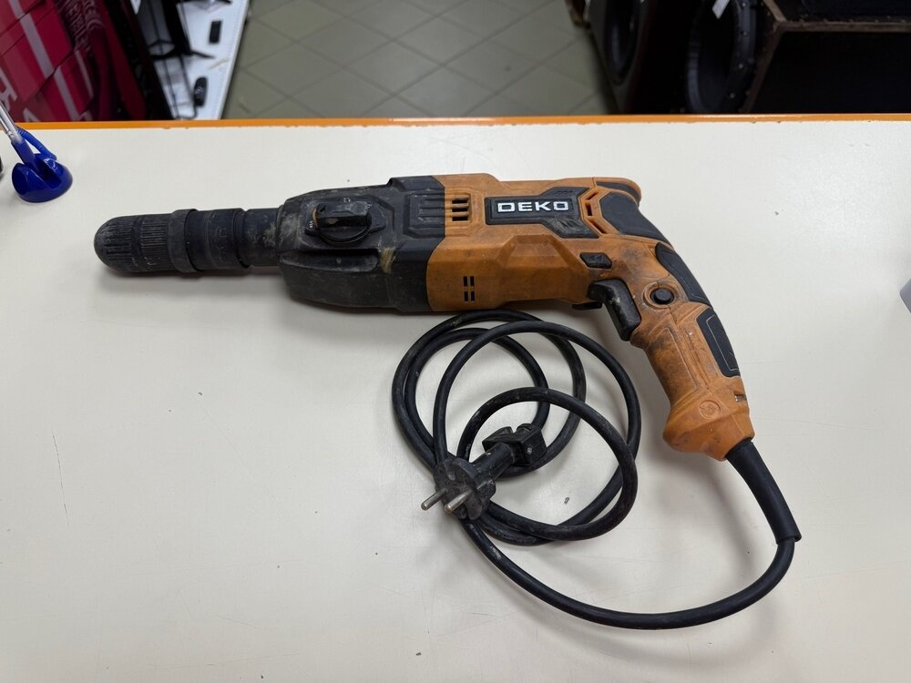Сетевой перфоратор DEKO DKH850W 850Вт не родной сменный патрон под шуруповерт Б/У уценка