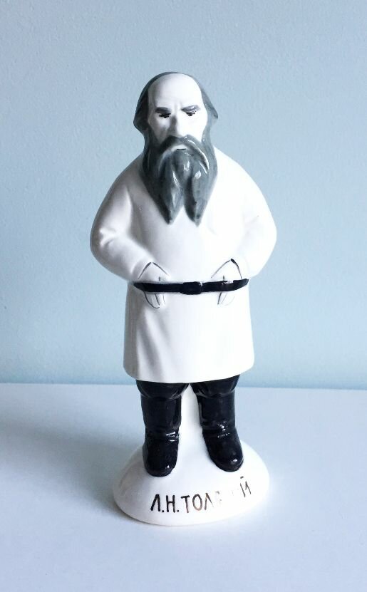 Фаянсовая скульптура Л. Н. Толстой Sr-VH-61