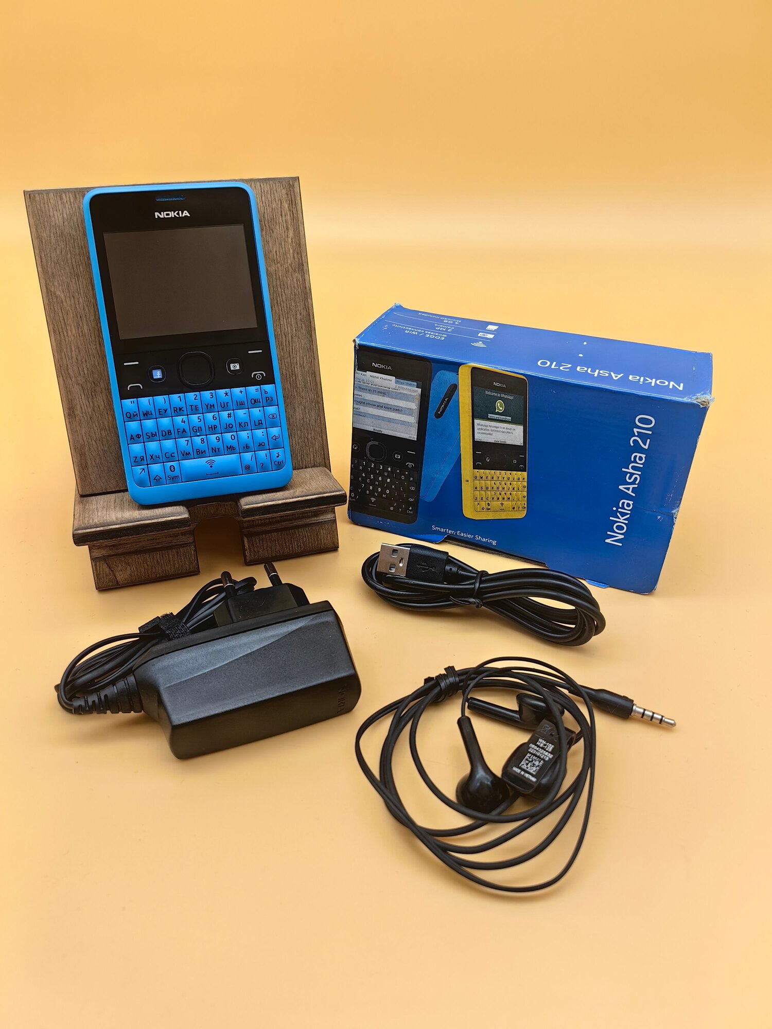 Мобильный кнопочный телефон с qwerty клавиатурой Nokia Asha 210, Синий