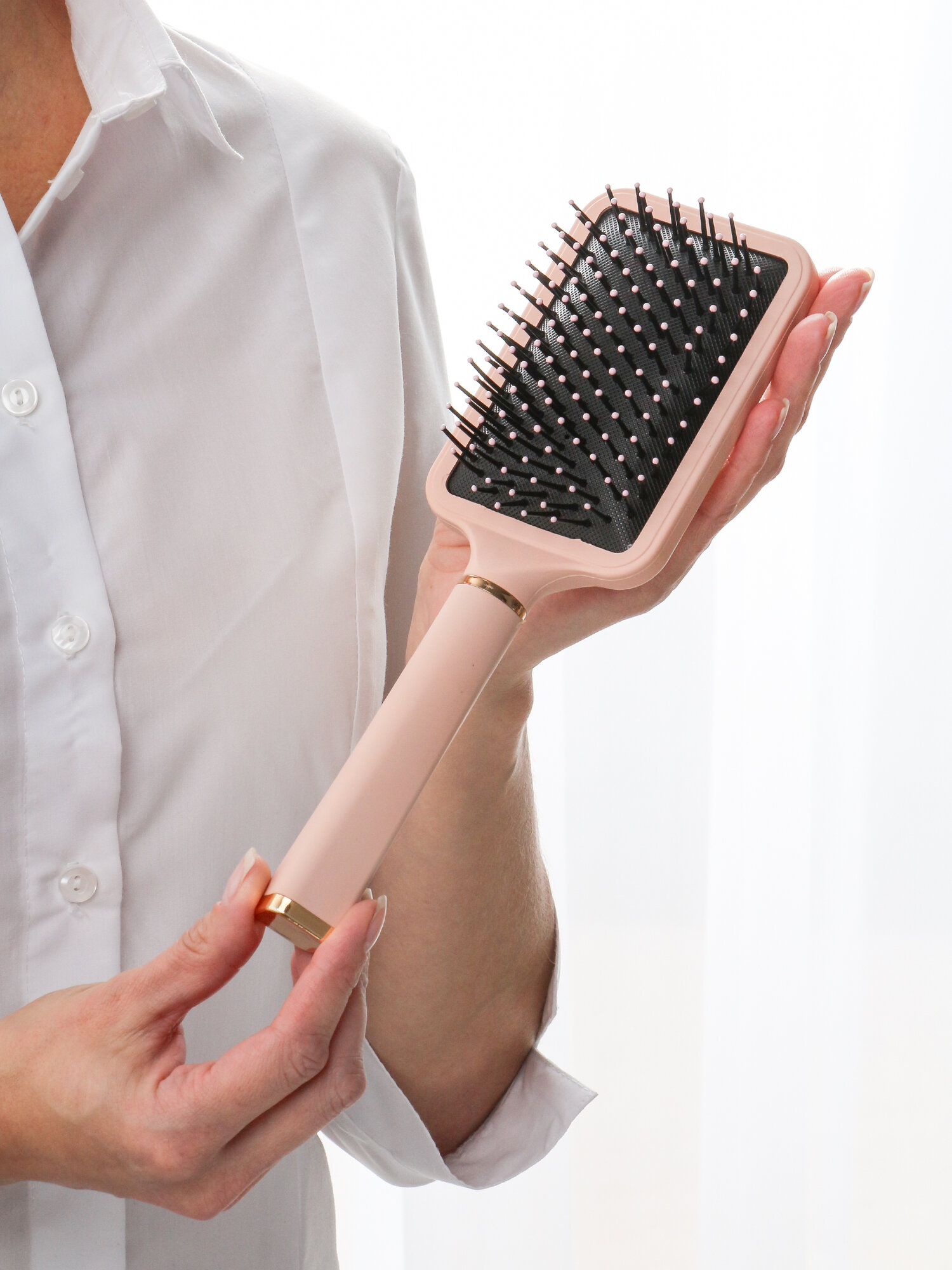 Массажная расческа для волос квадратная розовая 25.5х8.5 см, пластиковая щетка, бережное расчесывание и укладка A100055