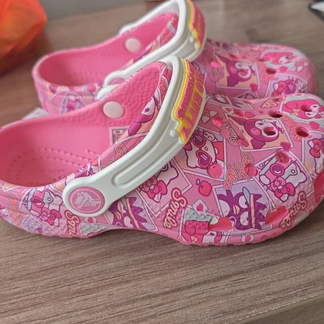 Детские летние тапочки Sanrio Hello Kitty Kuromi Pochacco Melody с мультяшным рисунком, нескользящая мягкая подошва, закрытый носок, подарок для девочек.