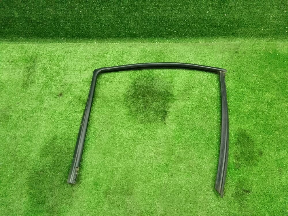 Уплотнитель стекла двери Iran Khodro Samand Б/У с пробегом