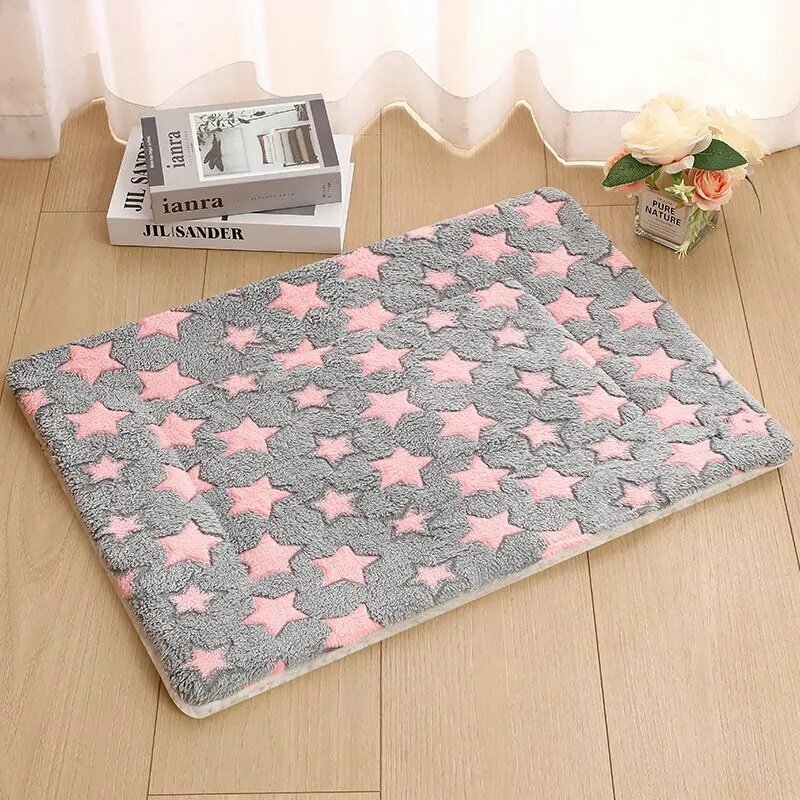 Лежанка для кошек и собак мелких и средних пород