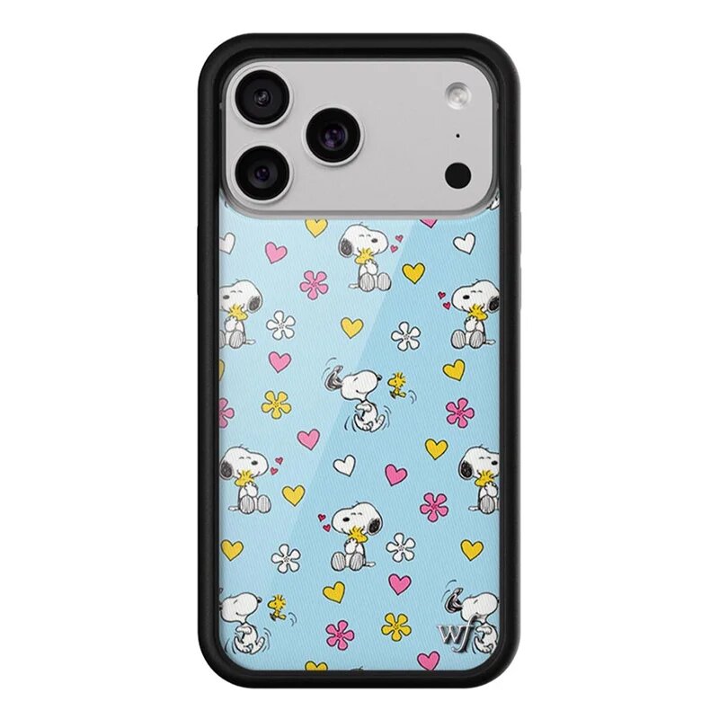 Чехол для iPhone 15 Plus Snoopy с цветами и сердечками