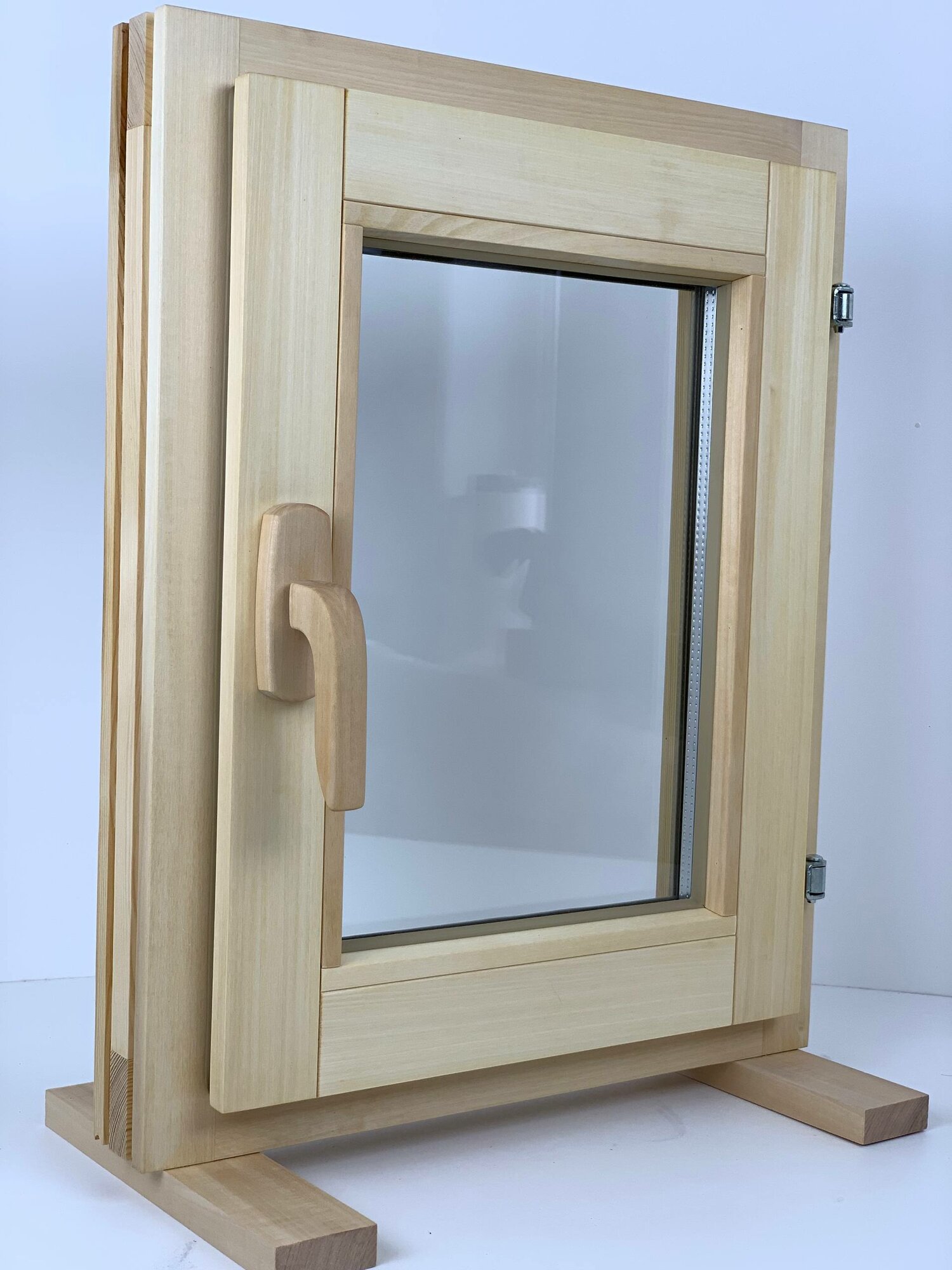 Окно банное 500*400 из липы и лиственницы со стеклопакетом.