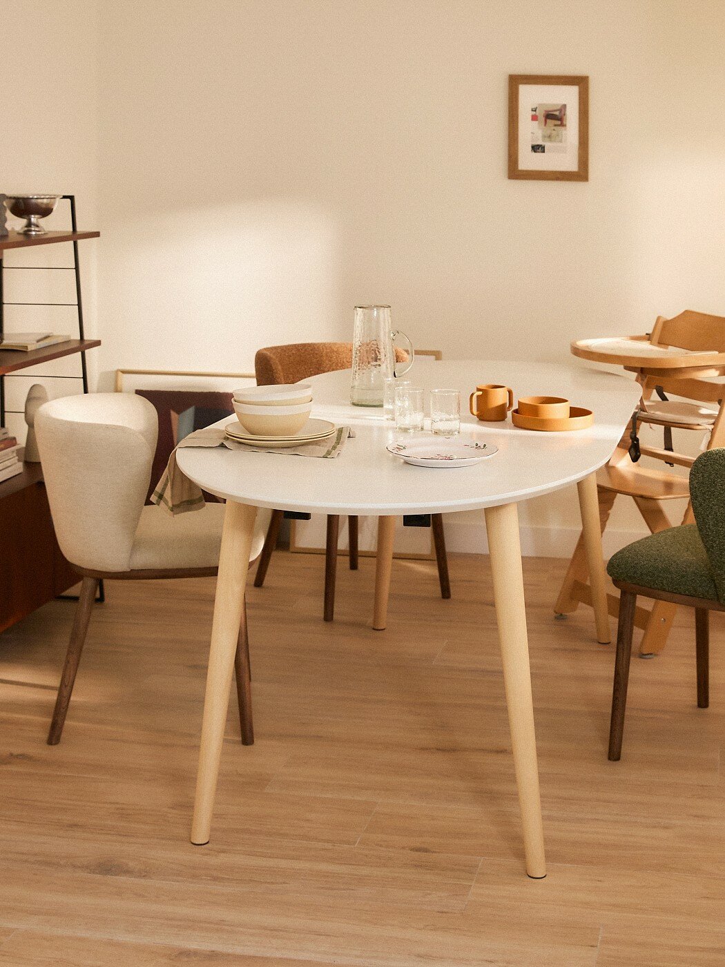 Стол La Forma Oakland, овальный, раздвижной, из массива дерева, бежевый, белый