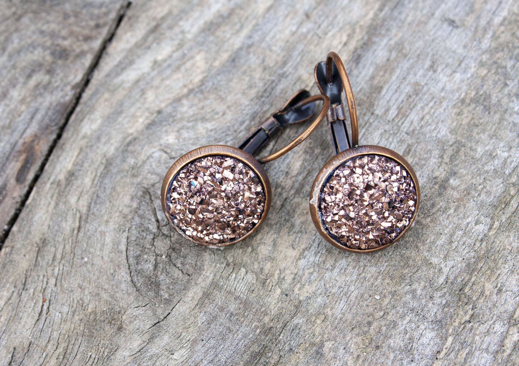 Серьги "Осколки" круглая вставка 12 мм, замок левербек, коричневый