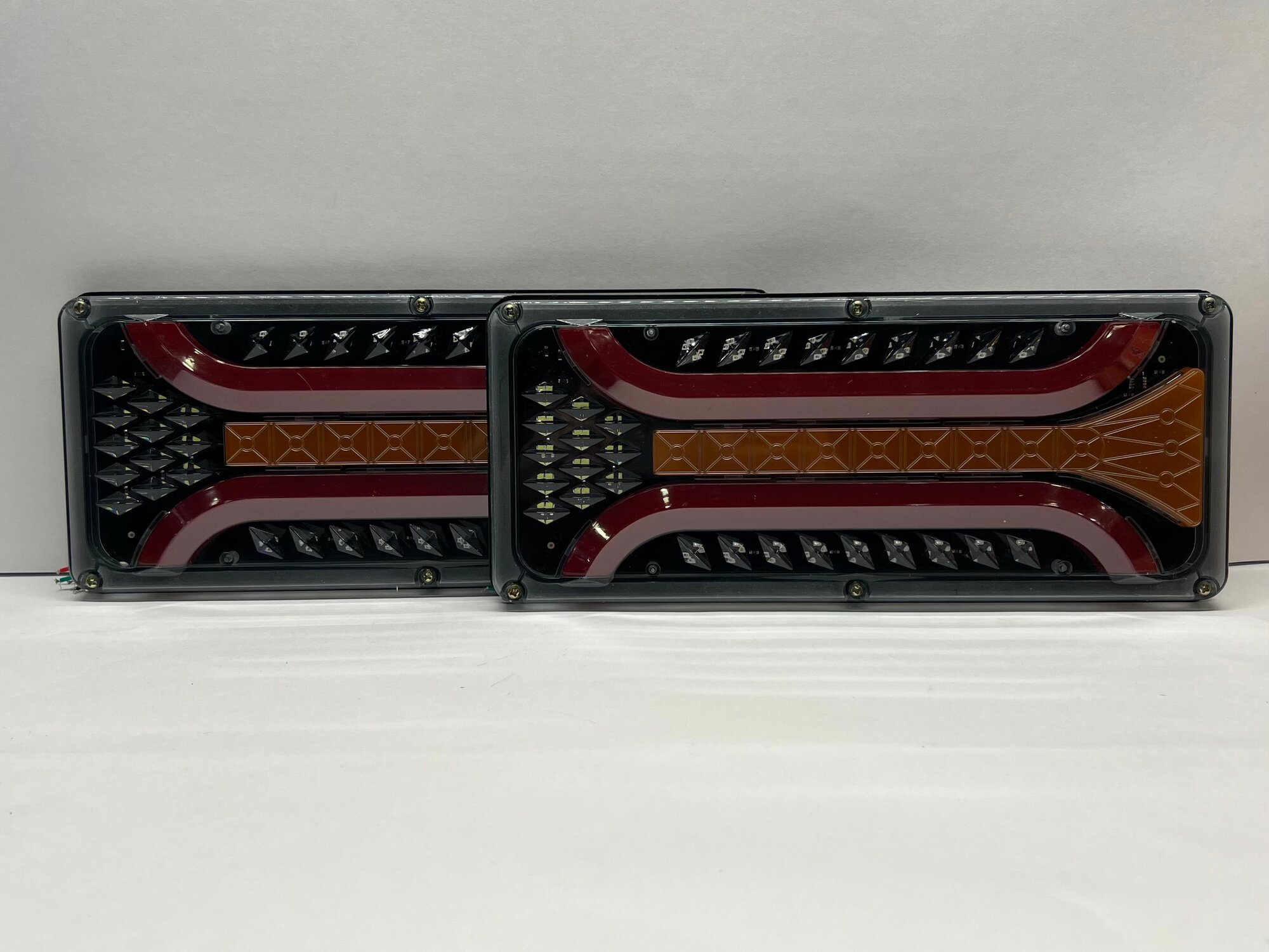 Задние фонари на грузовик, прицеп, ГАЗель, ГАЗ, МАЗ, автобус, 12 Вольт, длина 33 см, арт: 9825-К