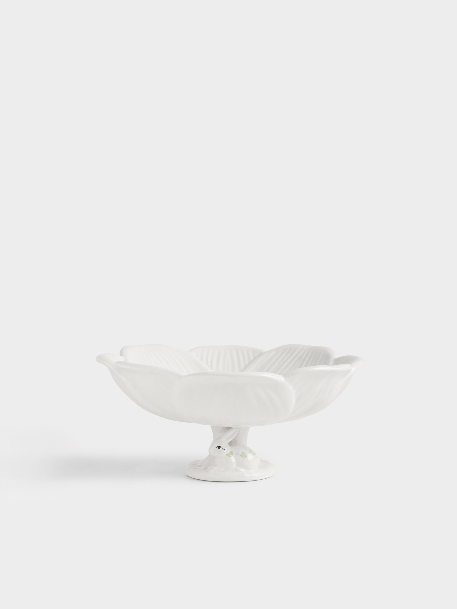 Блюдо на ножке, 20х9 см, керамика D, молочное, Кролик и цветок, Rabbit bloome, Kuchenland