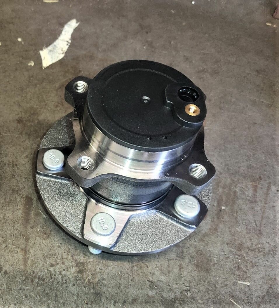 Ступица задняя в сборе колеса (c ABS) на Форд Фокус 2, Вольво C30 S40 V50 C70