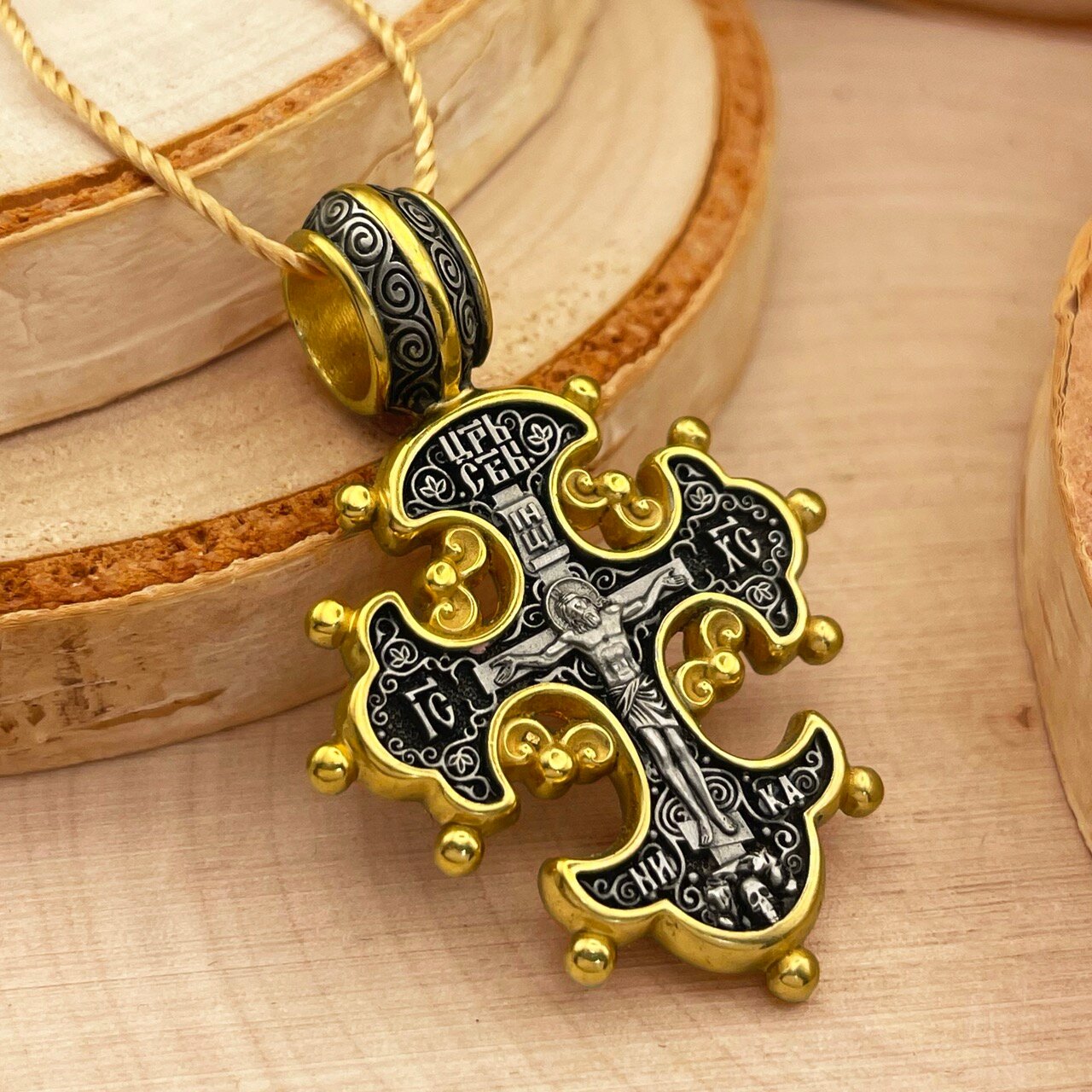 Крестик, серебро, 925 проба, чернение, золочение