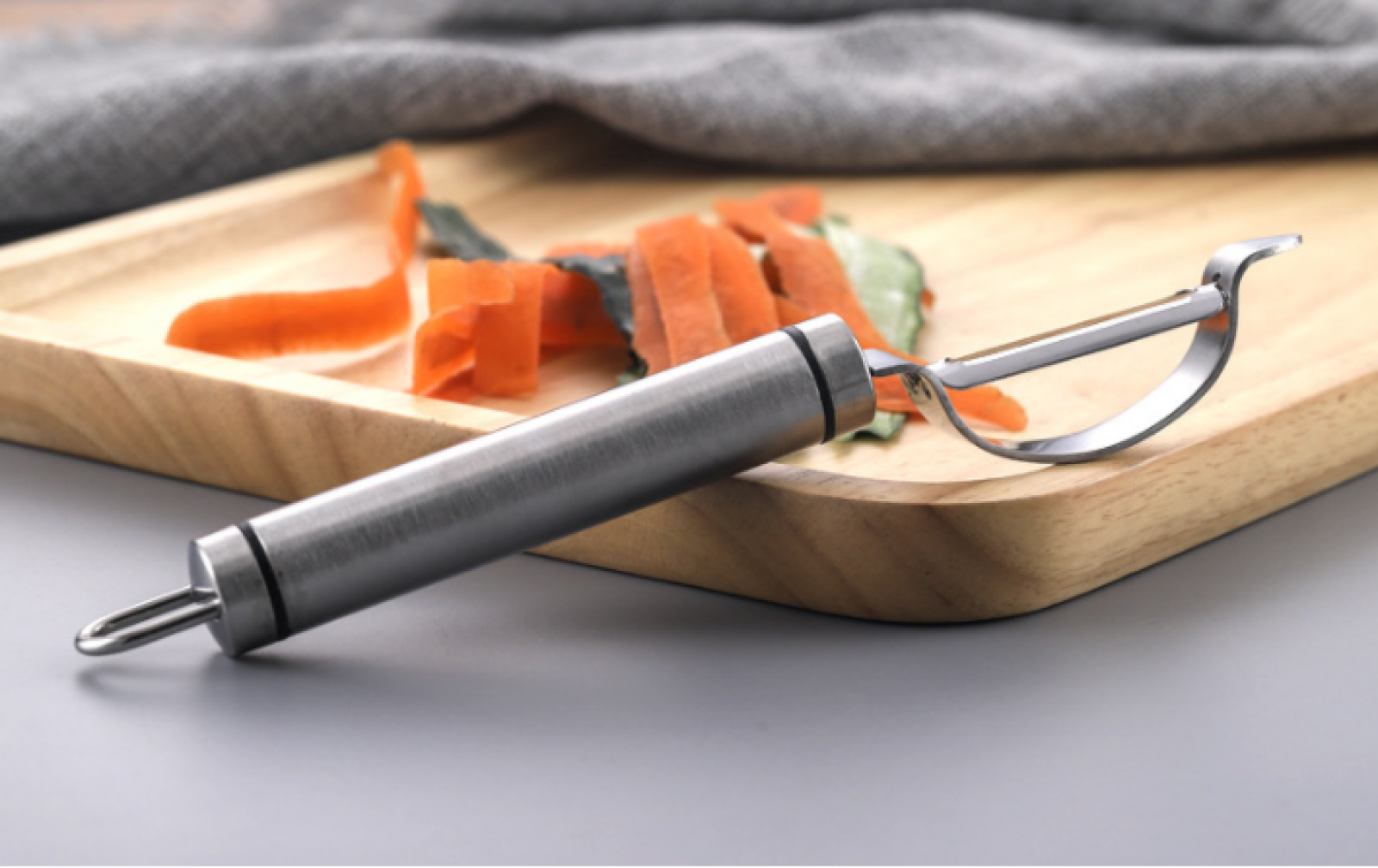 Овощечистка горизонтальная MyPads A156-974 из нержавеющей стали с подвижным лезвием и острием