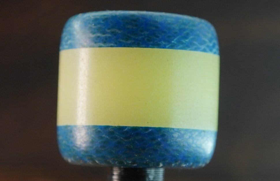 Светящаяся бусина для темляка KnifeCustomGarage синяя канвас микарта