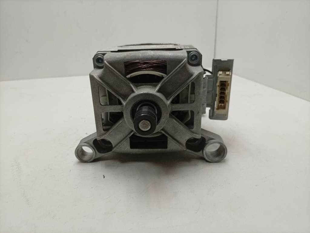 CS341062D2/2-07 кт32 Двигатель для стиральных машин Candy 45318699 6 контактов б/у
