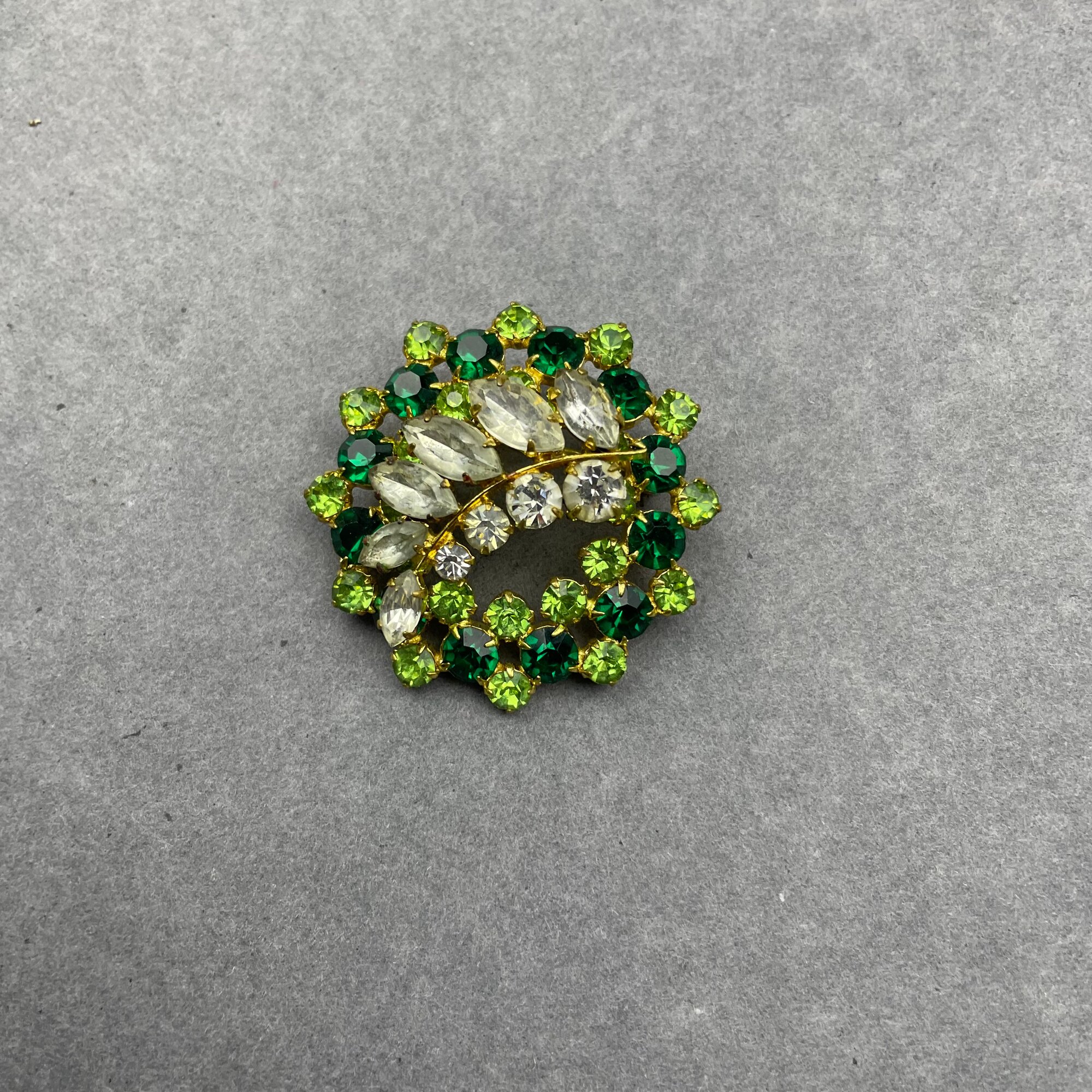 Брошь винтаж с камнями